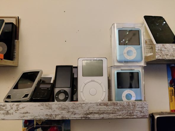 2nd Generation iPod Display Stand by Bertmag | Download free STL model ...