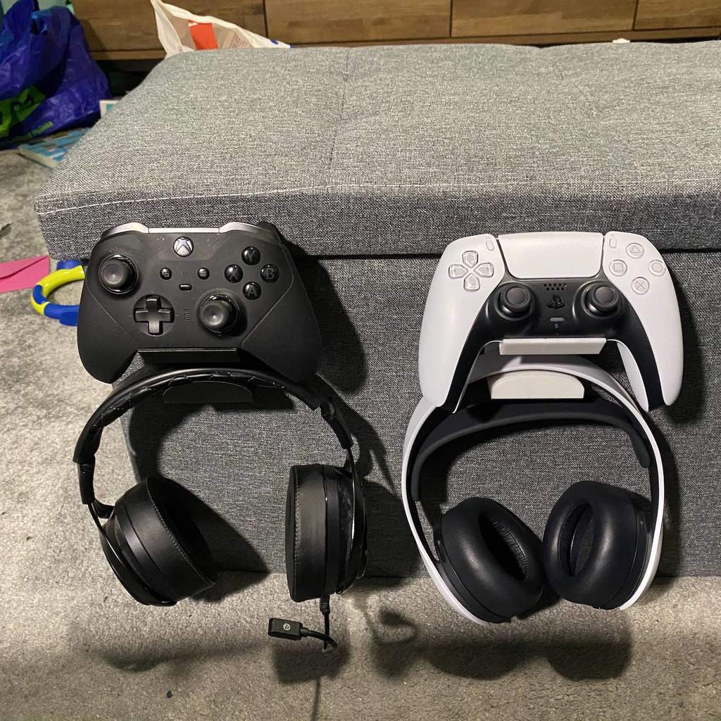 Clip On Supported Controller and Headphone Stand by Gary_BBGames ...