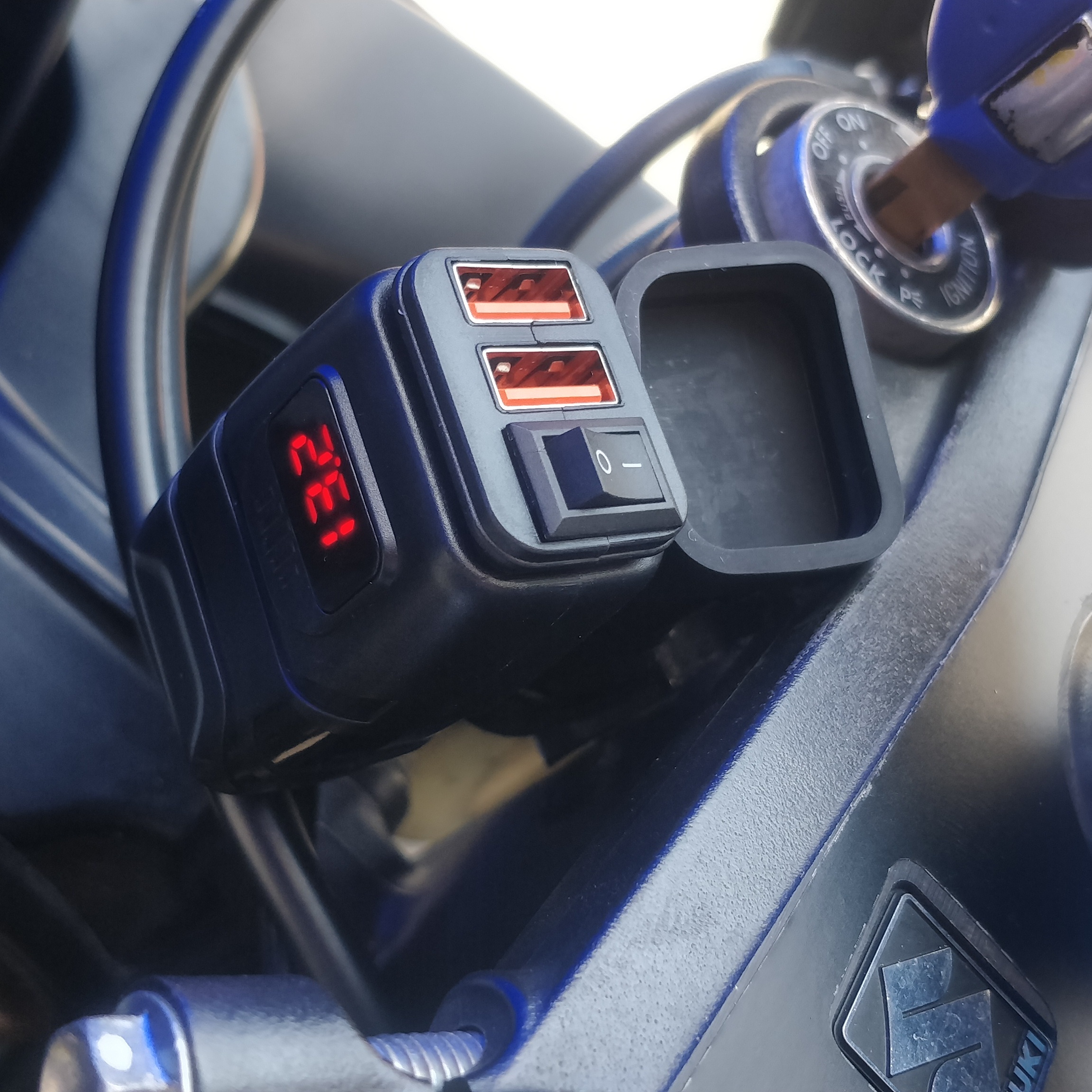 Adaptateur USB moto by Brixodin Performance 3D | Download free STL ...