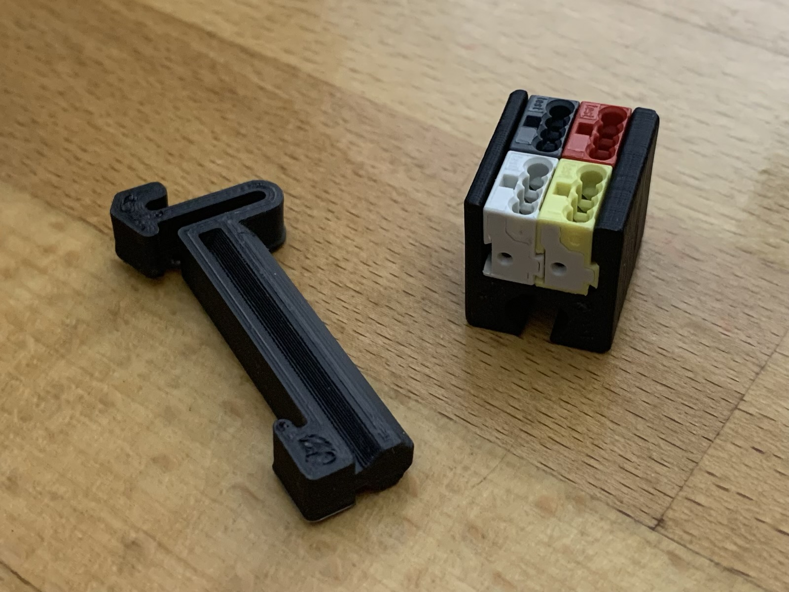 Screw and DIN rail mounts for Wago 243-x04 and 243-x08 KNX connectors ...