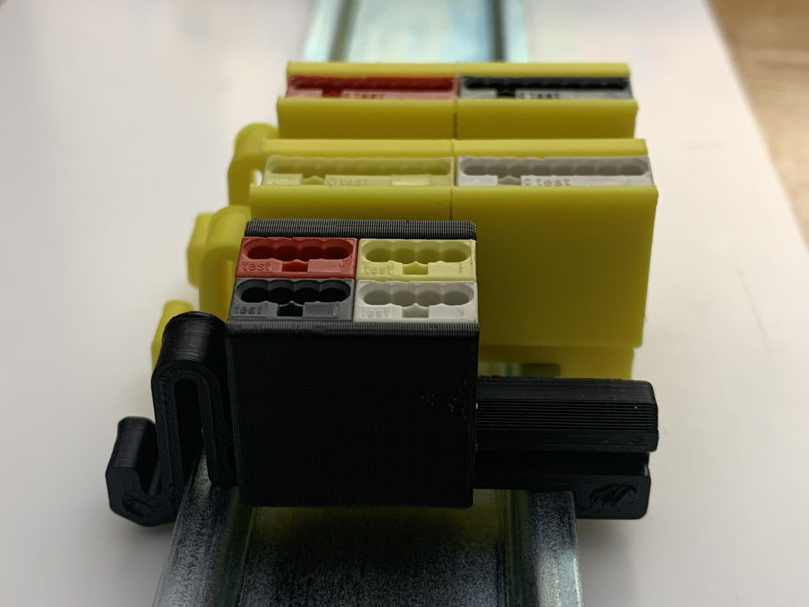 Screw and DIN rail mounts for Wago 243-x04 and 243-x08 KNX connectors ...