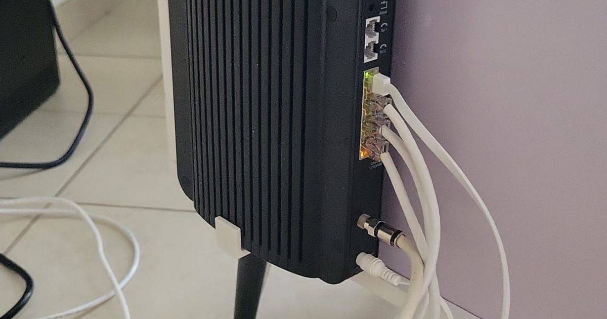 ARRIS WiFi Router Wall/Cabinet friction fit mount known as (Liberty ...