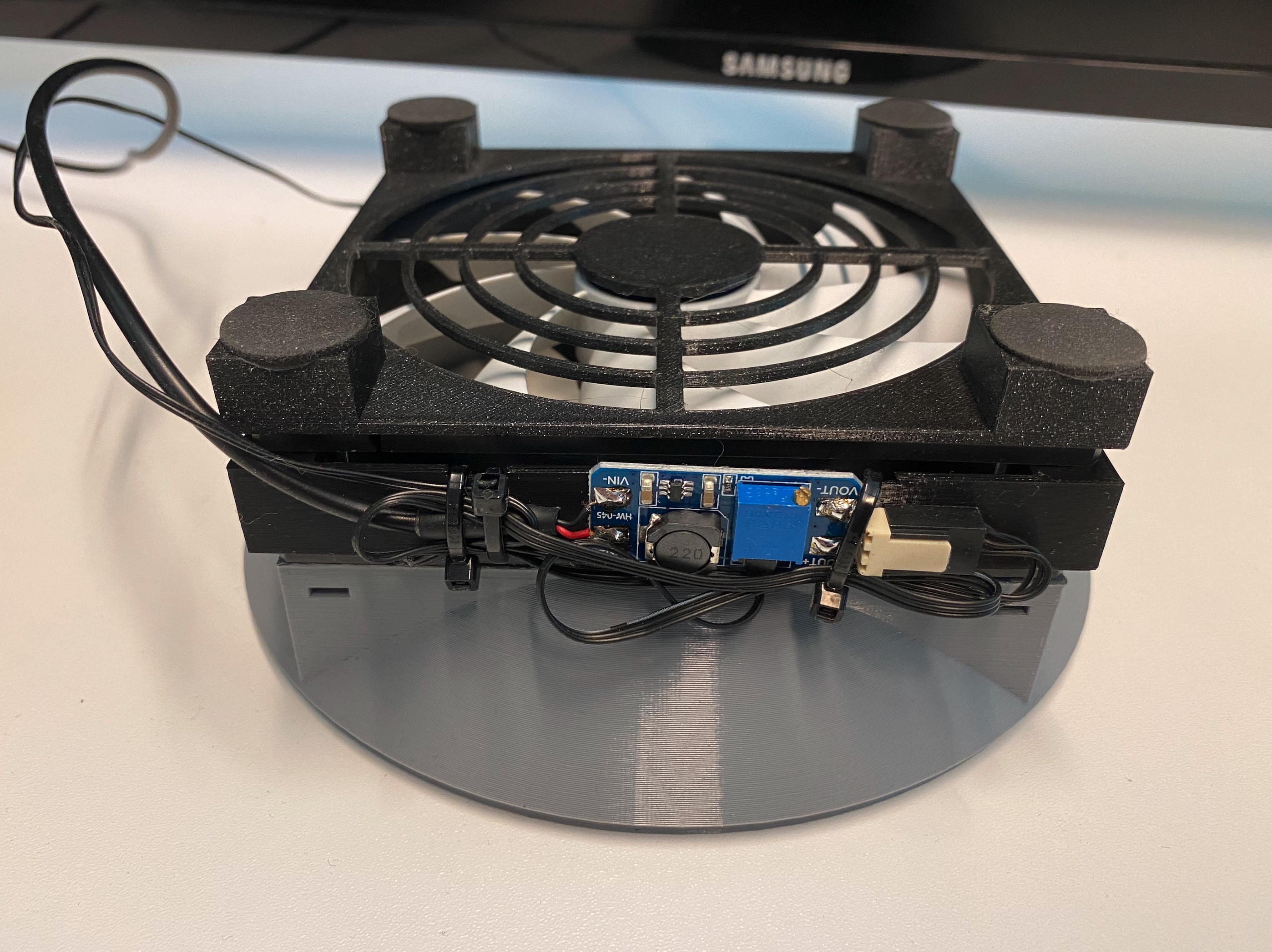 Mac Mini 2016 Cooling Stand by René | Download free STL model ...