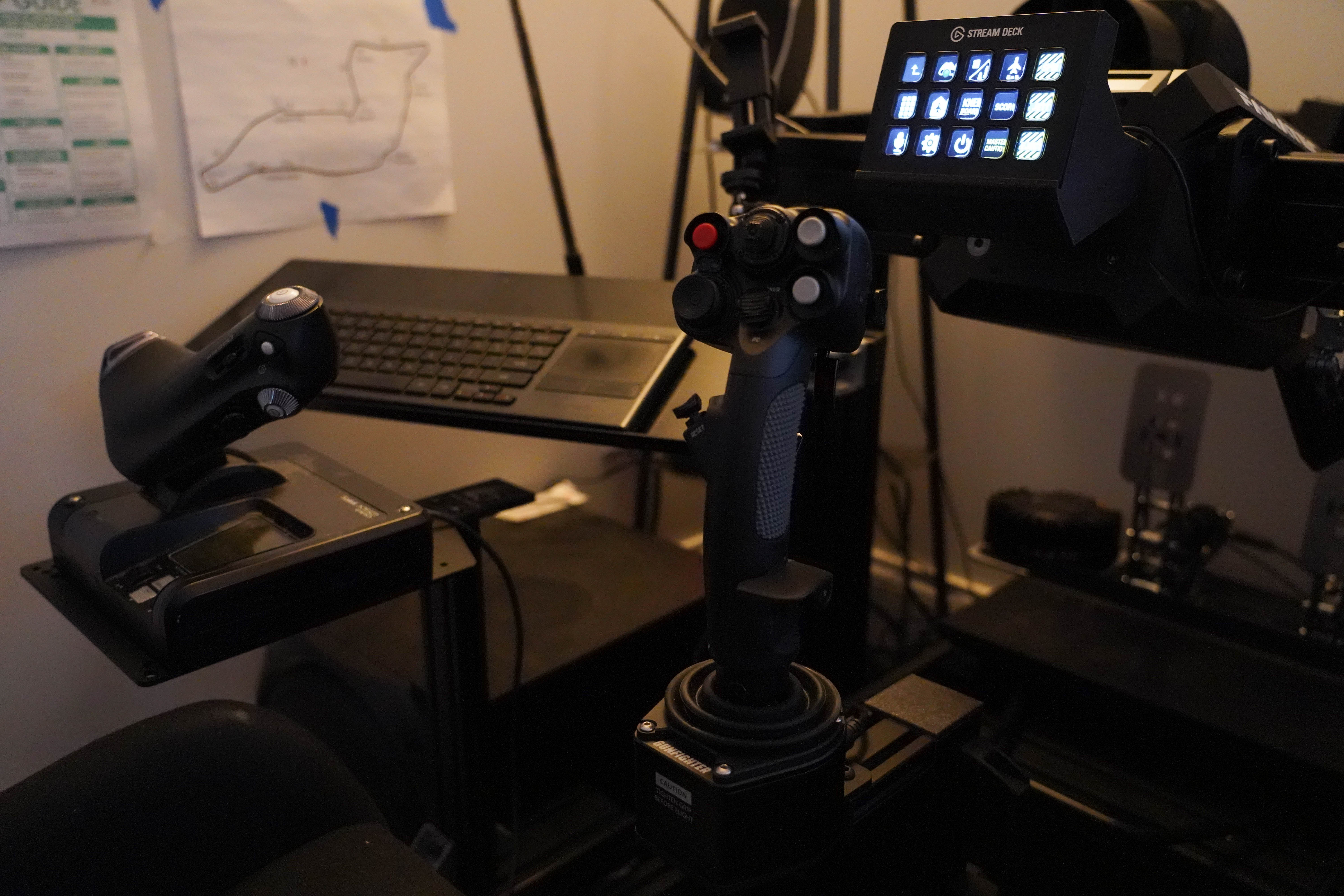 Fanatec DD (QR1) Elgato 15-key Stream Deck Mount (V1) by mikeev ...