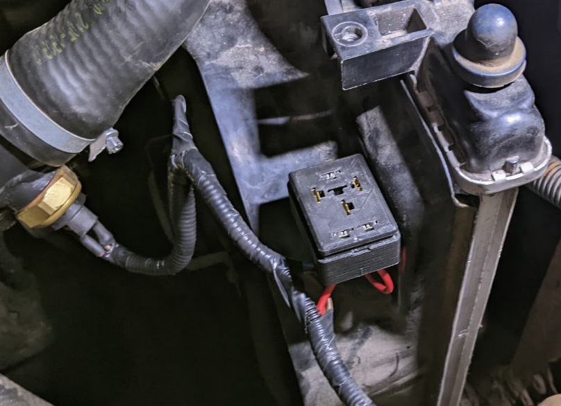 Fuse+Relay combo box with a snap fit cover. by New1 | Download free STL ...