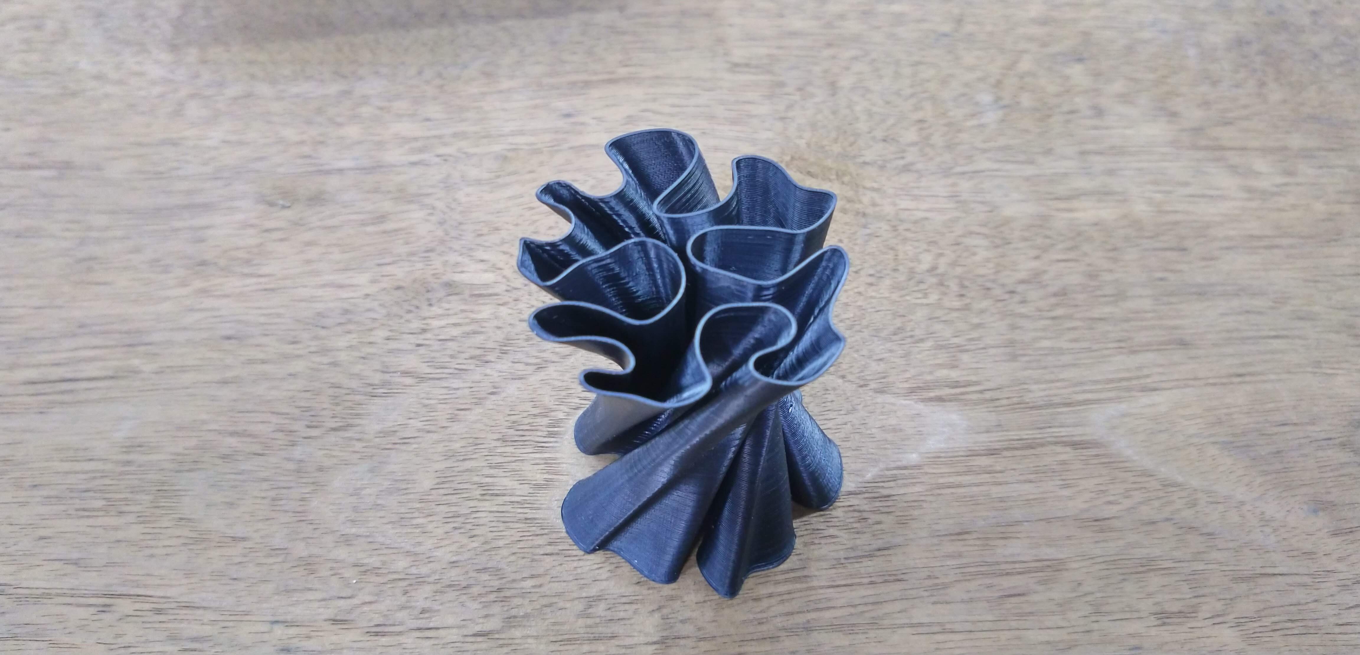 Spline Vase by Shreesh Khadka | Download free STL model | Printables.com