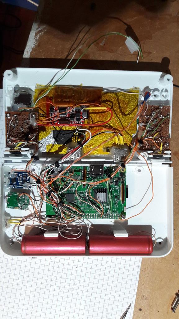 Raspberry Pi handheld emulation console by Sébastien Monfort | Download ...