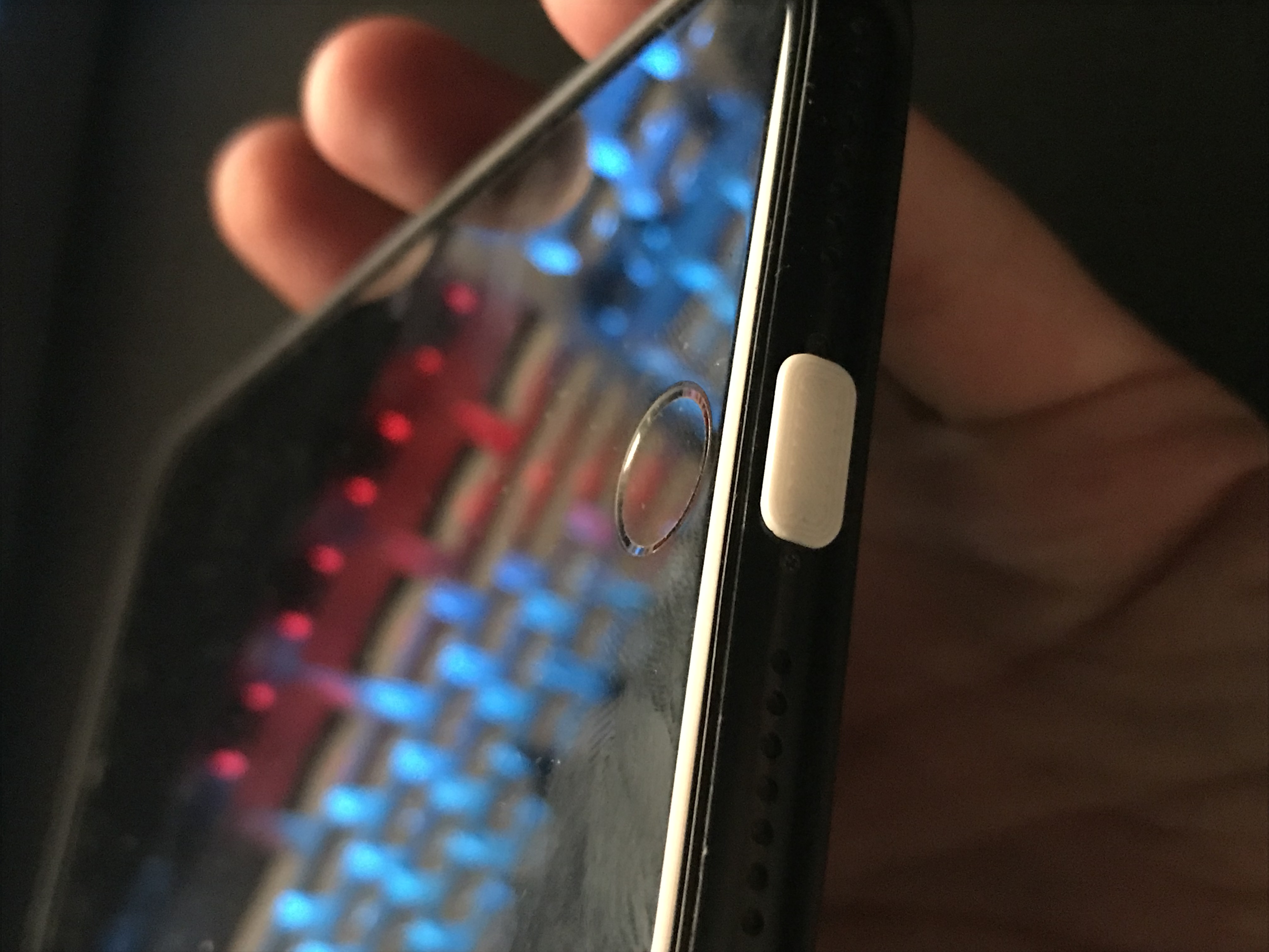 Lightning charging port cover for iphone by Fevon | Download free STL ...