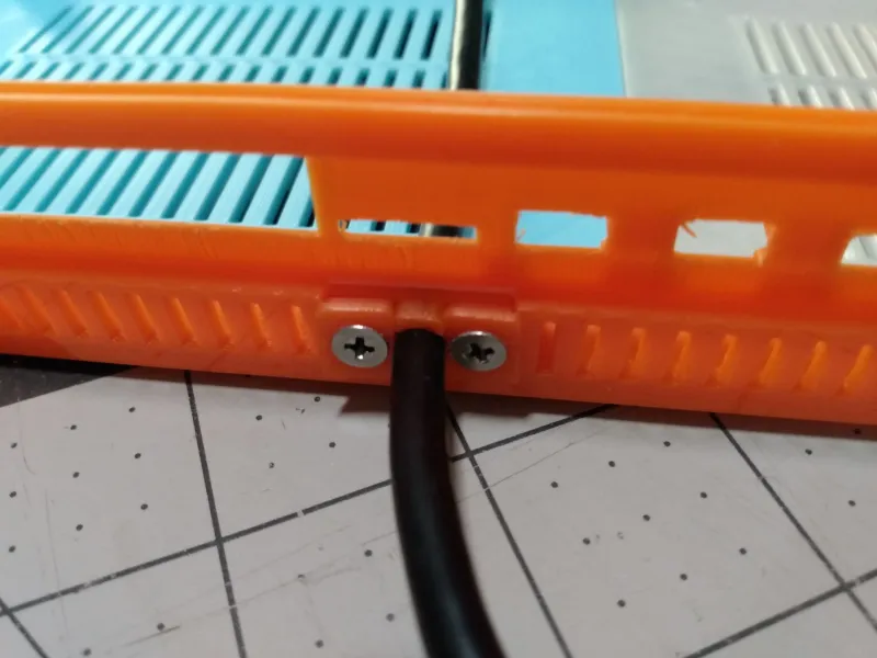 Raspberry Pi 400 Alternate Bottom with 2.5" SSD Mount. by jispal01 ...