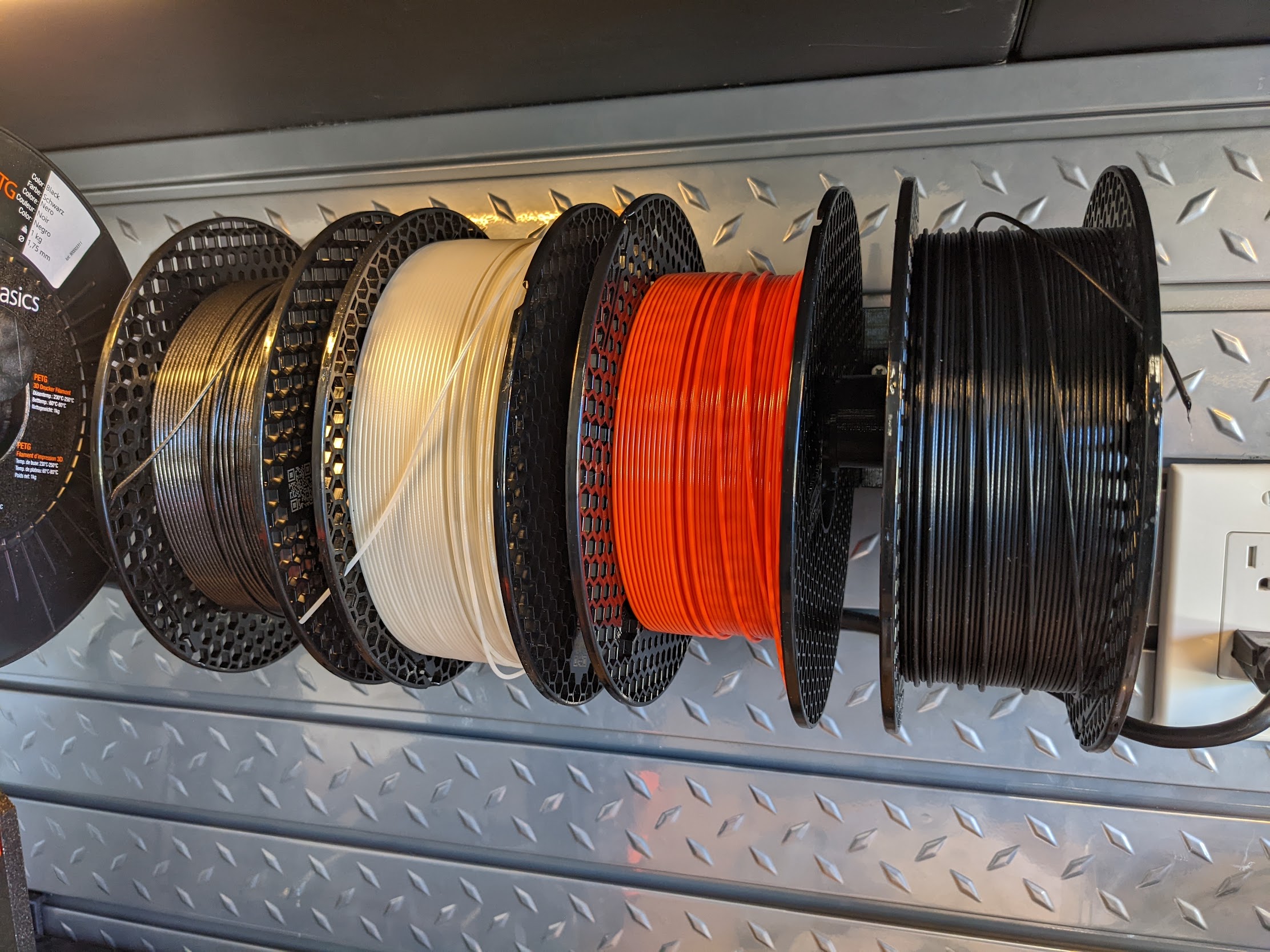 Slatwall Filament Spool Mount by loopj | Download free STL model ...