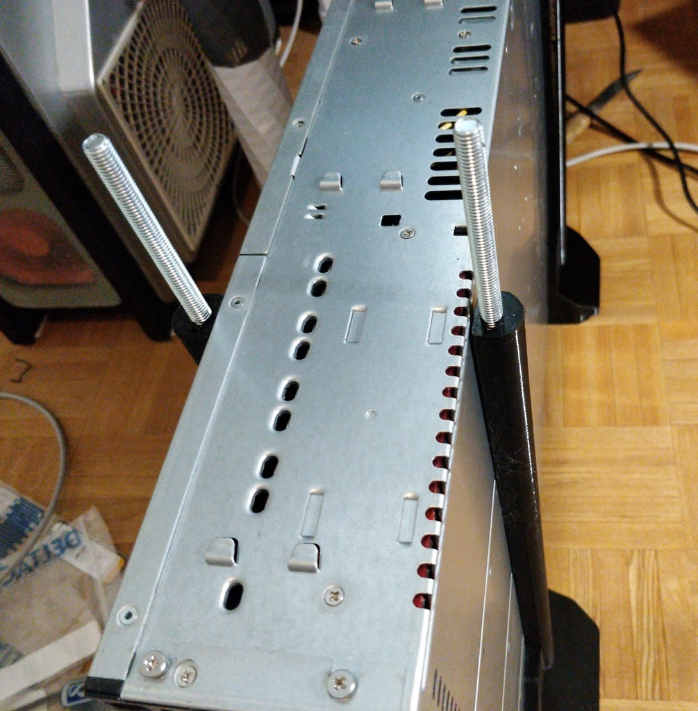2U Rackmount tower stand with handles by Spegelius | Download free STL ...