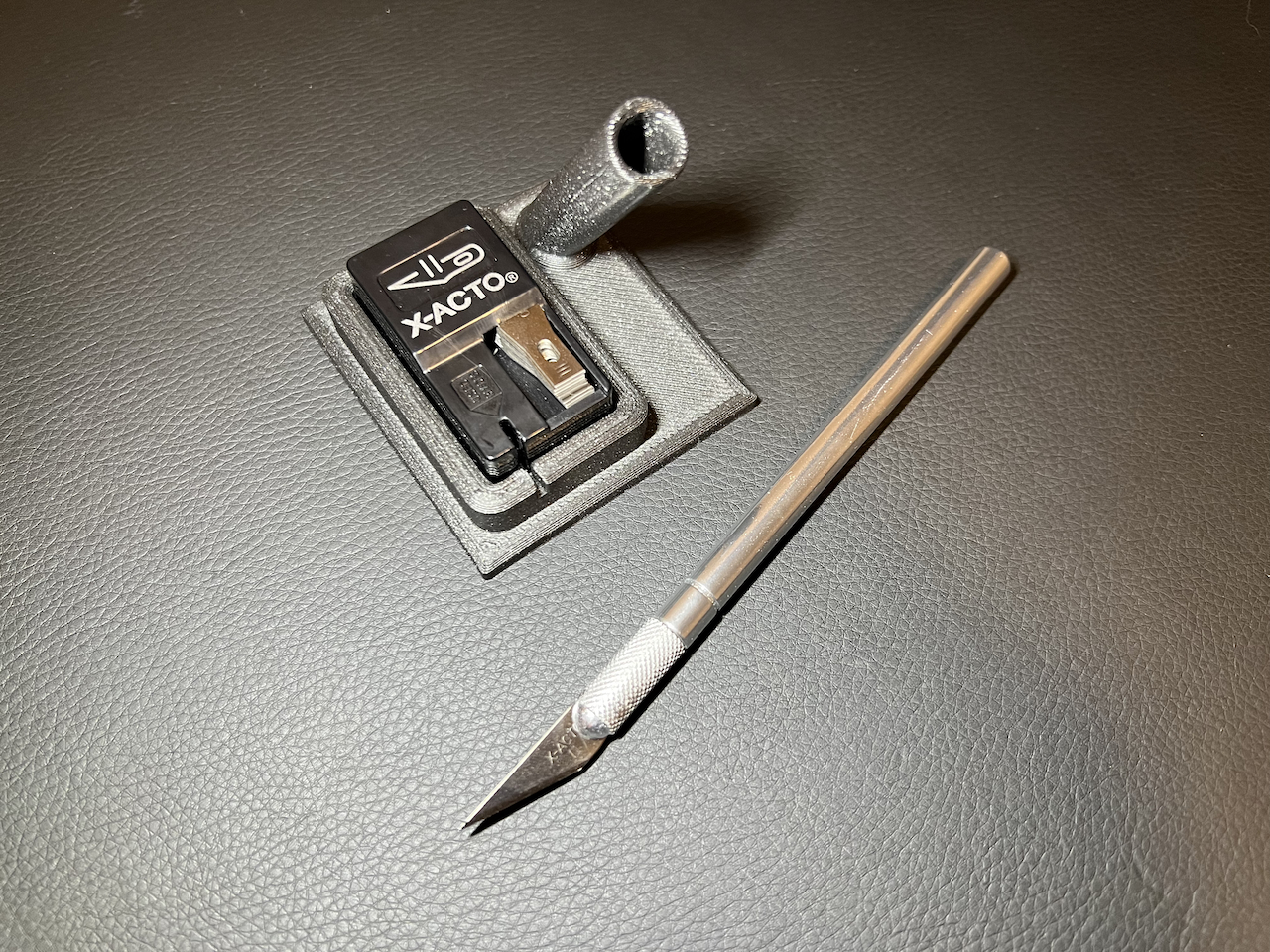 Desktop X-Acto Knife Holder by kennyd1gital | Download free STL model ...