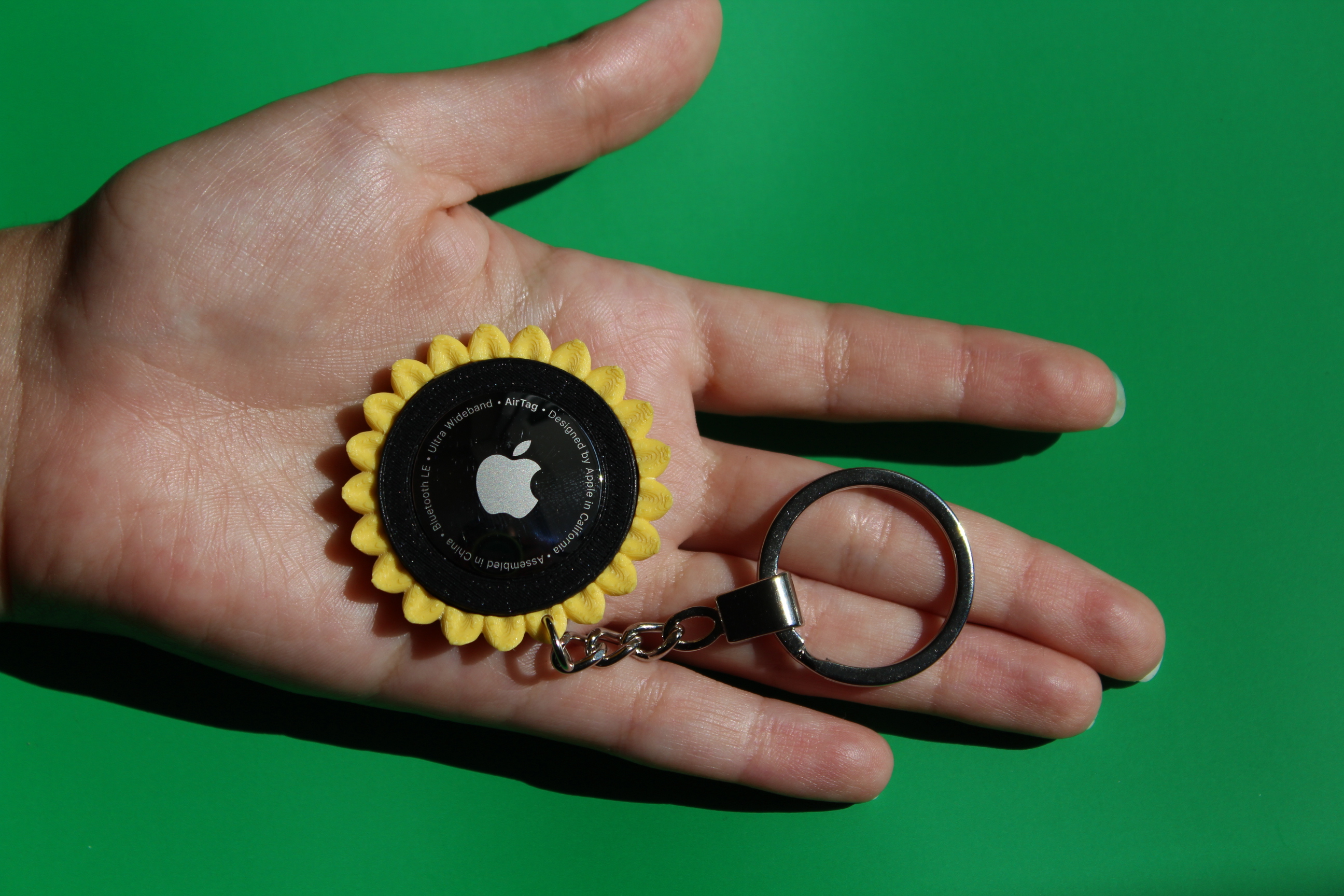 Sunflower AirTag holder by twothingies | Download free STL model ...