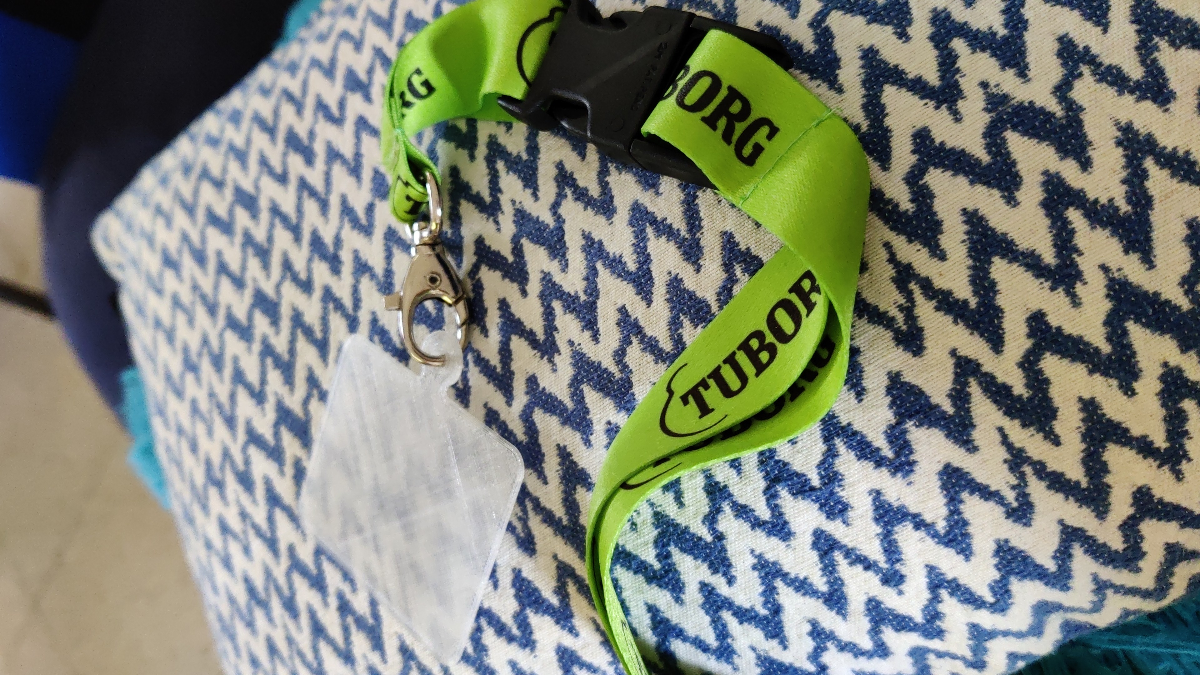 Anti-Theft Phone Tag by Bea Res | Download free STL model | Printables.com