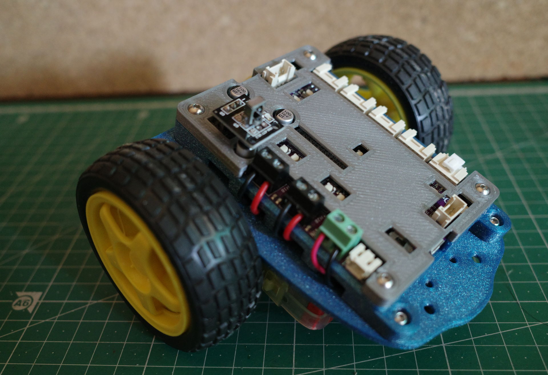 very simple miniVehicle (freecad file included) by ManelTo | Download ...