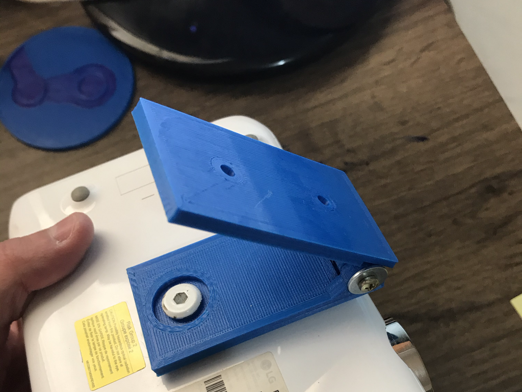 Projector mount with tilting by victornpb | Download free STL model ...