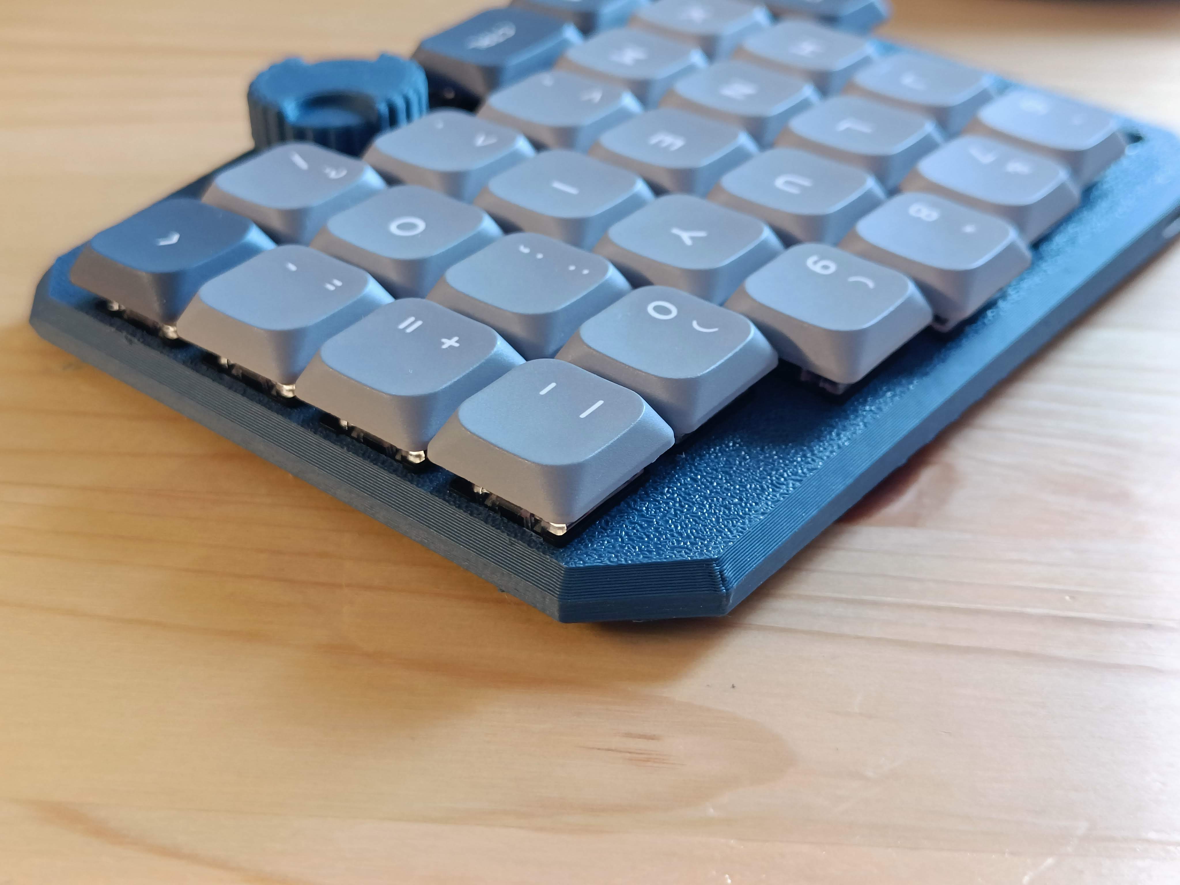 Chakra56 low profile split keyboard by Nocte | Download free STL model ...