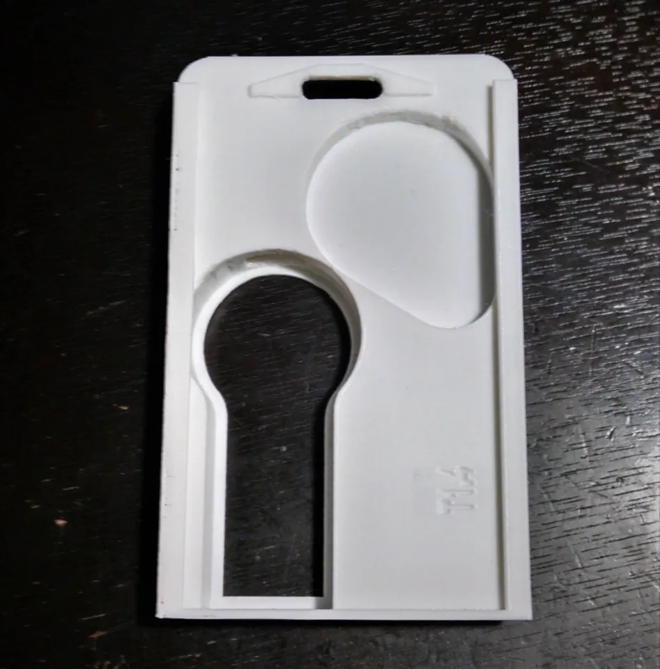 RSA & RFID badge holder by Tekcor17 | Download free STL model ...