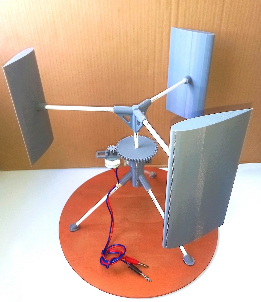 Darrieus Wind Turbine From Pencils and 3d Printed Parts par adriancubas ...