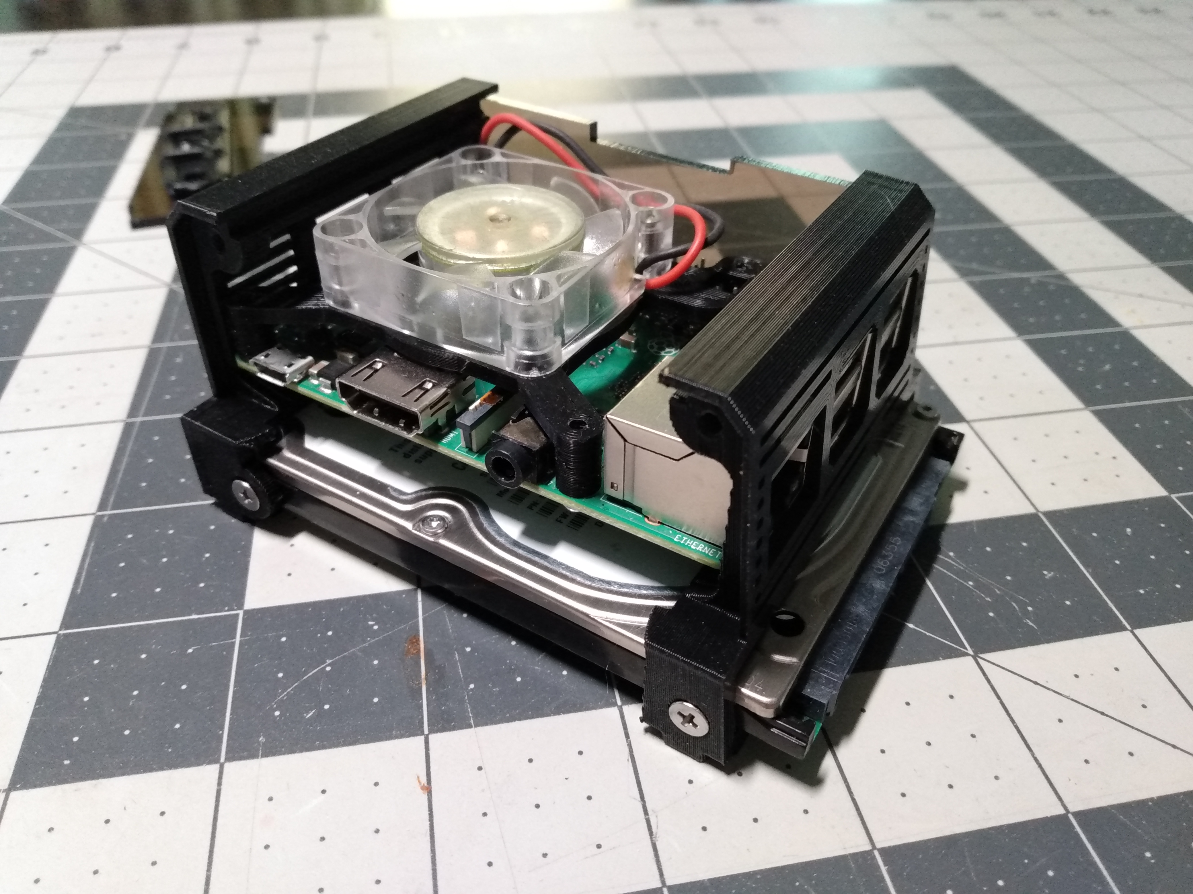 Raspberry Pi 3B Case with SSD or 2.5" HDD Mounting Rails + Optional ...