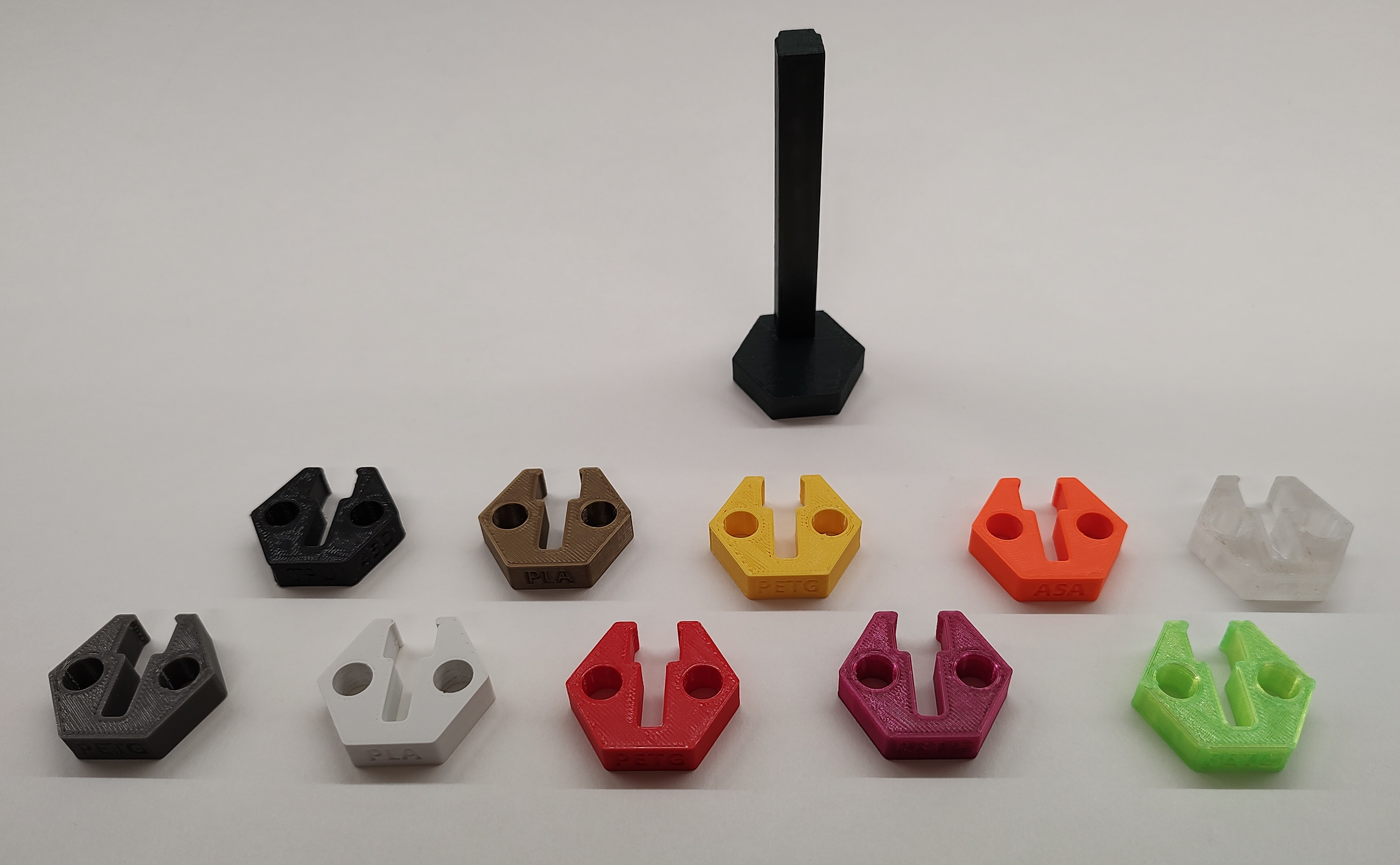 Hexagonal sample with holder by Bigfoot Tech Lab | Download free STL ...