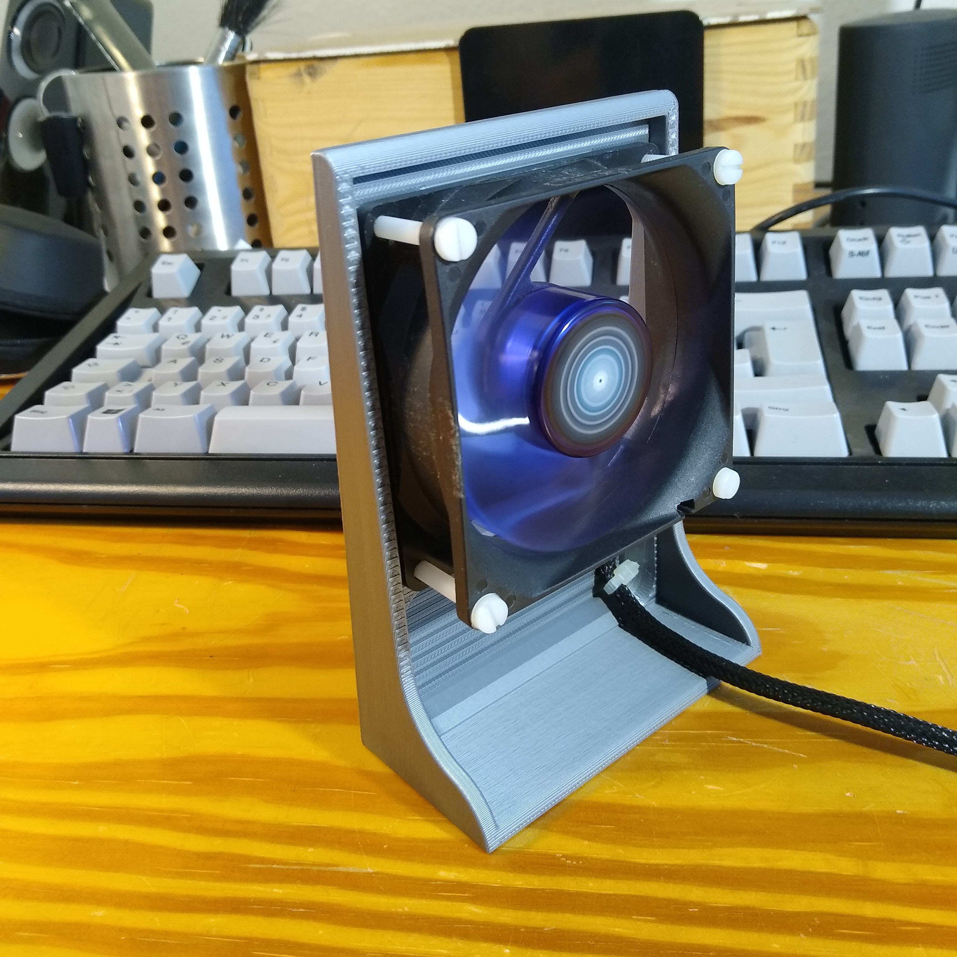 Simple desktop stand for 80 mm PC fan by NUeB | Download free STL model ...