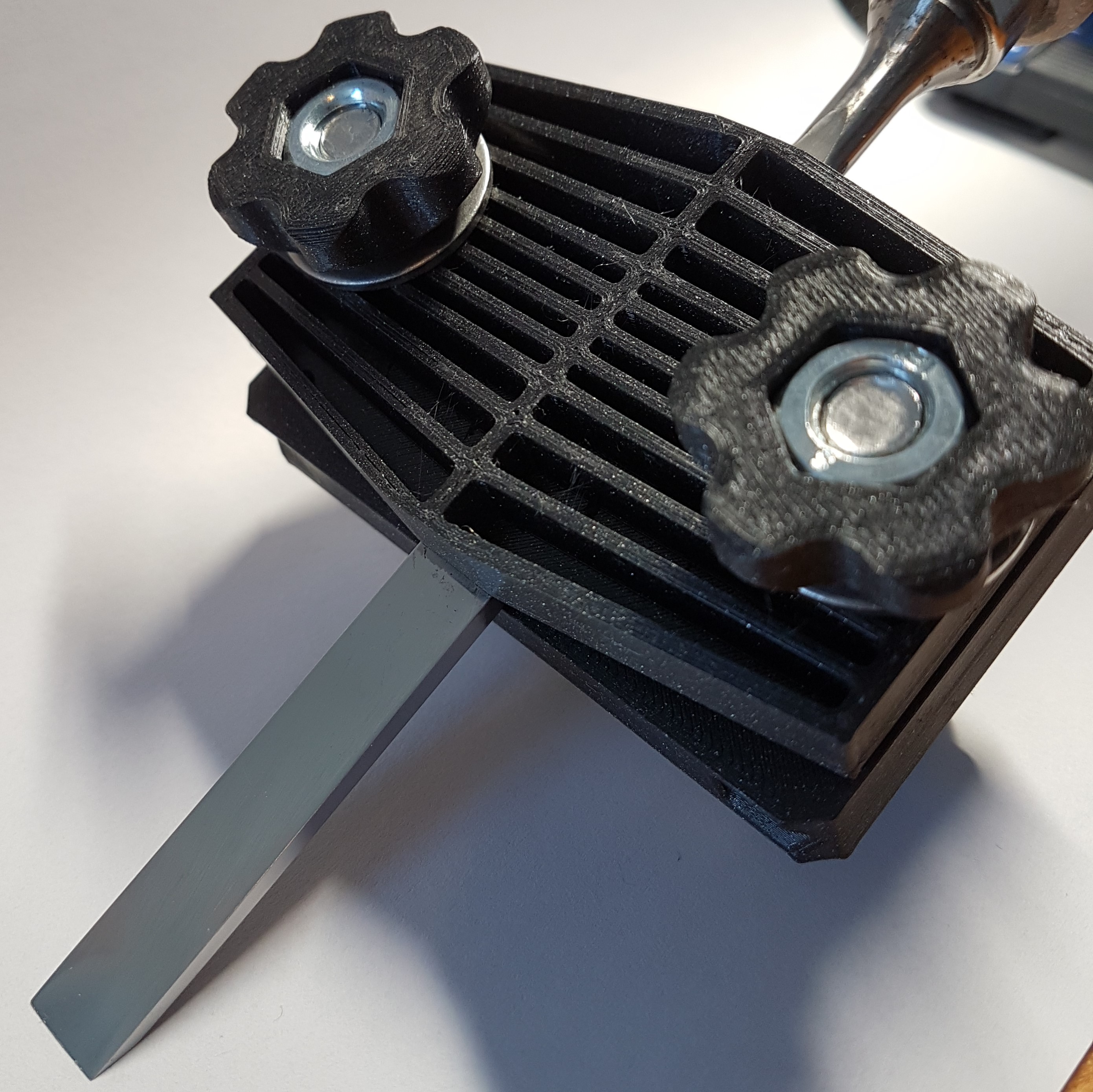 Sharpening Jig for Chisels and plane irons by Kx | Download free STL ...