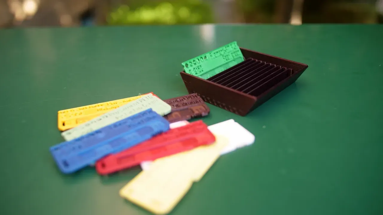 Filament Swatch box with hinged standard swatches by Makkuro | Download ...
