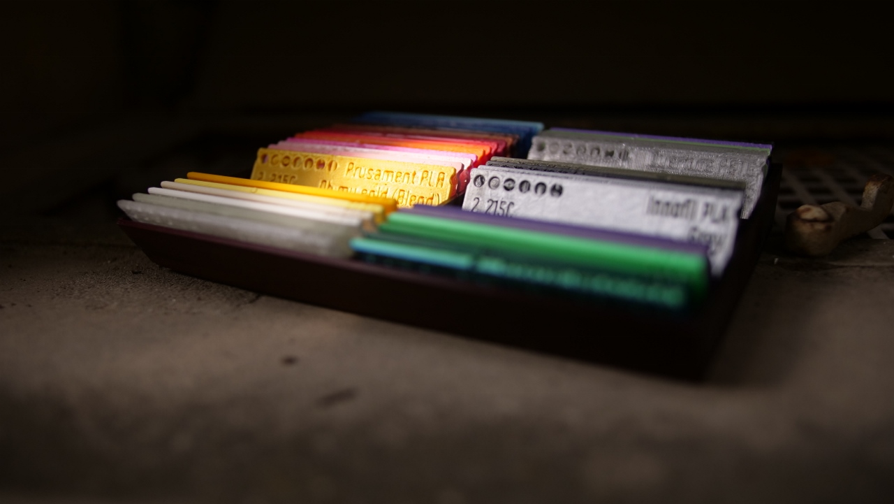 Filament Swatch box with hinged standard swatches by Makkuro | Download ...