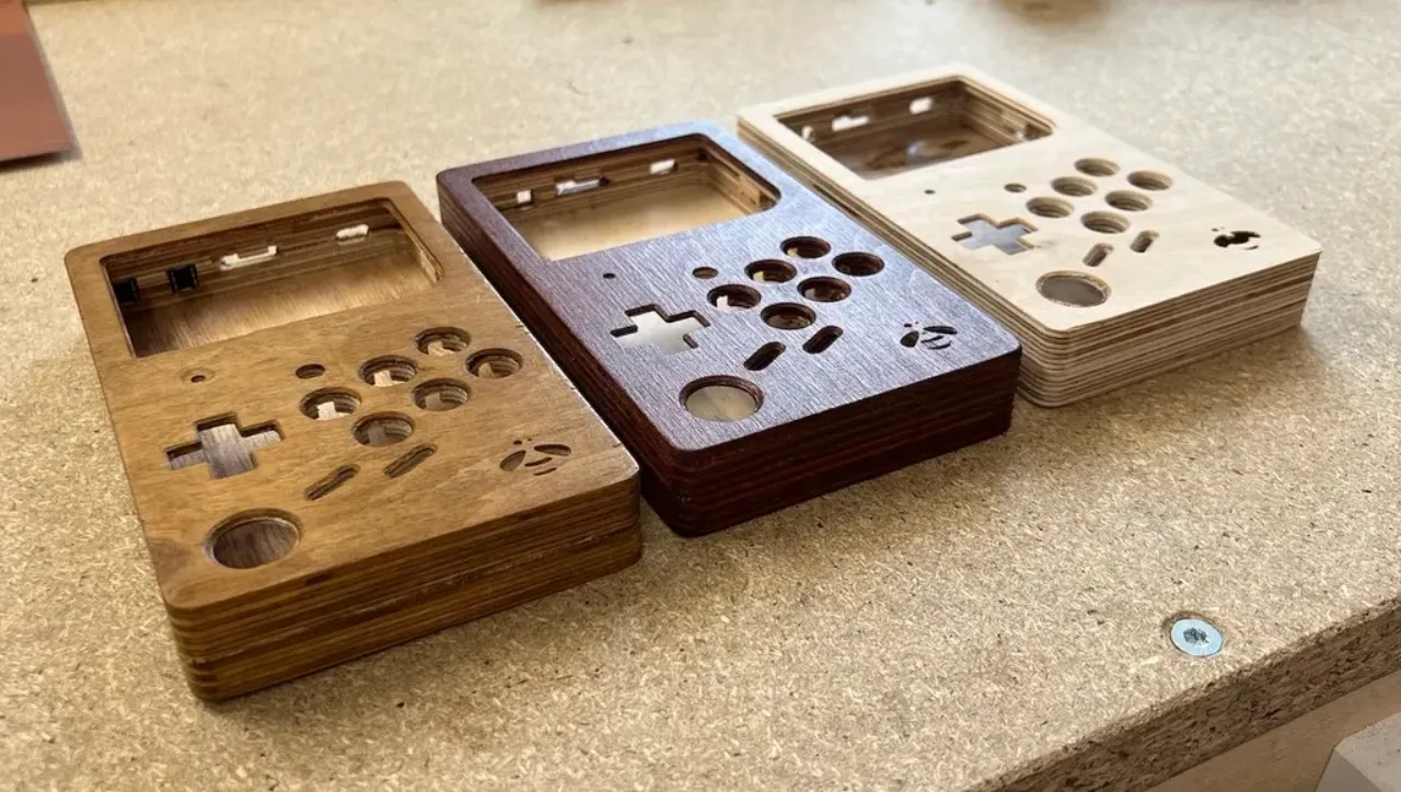 "Bumblebee" Handheld Console (3D & CNC) by PiotrC | Download free STL ...