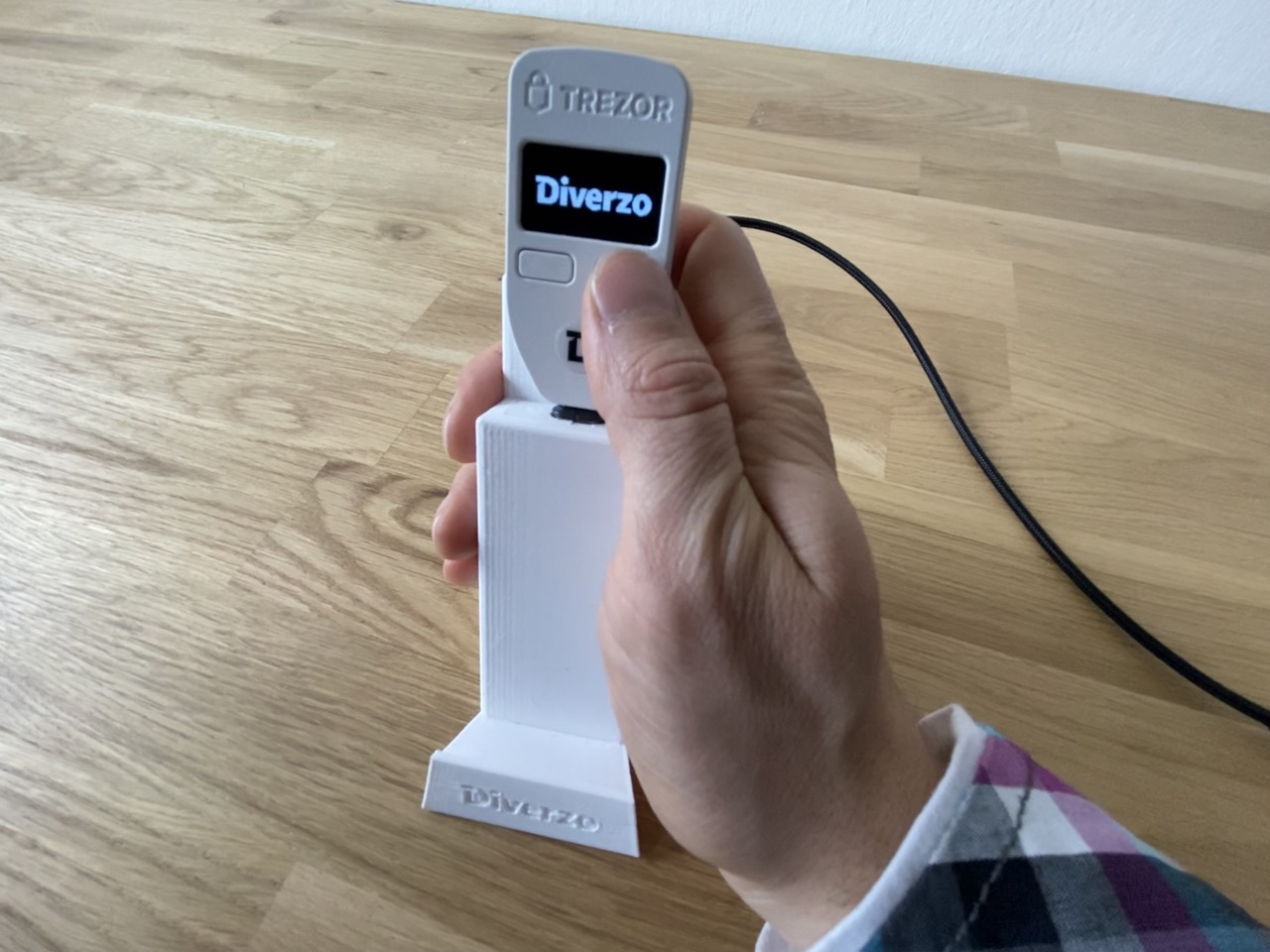 Trezor dock station by poradenstvi@diverzo.cz | Download free STL model ...