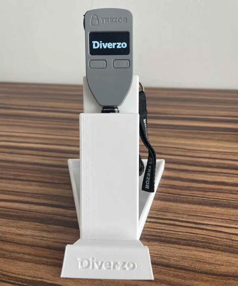 Trezor dock station by poradenstvi@diverzo.cz | Download free STL model ...