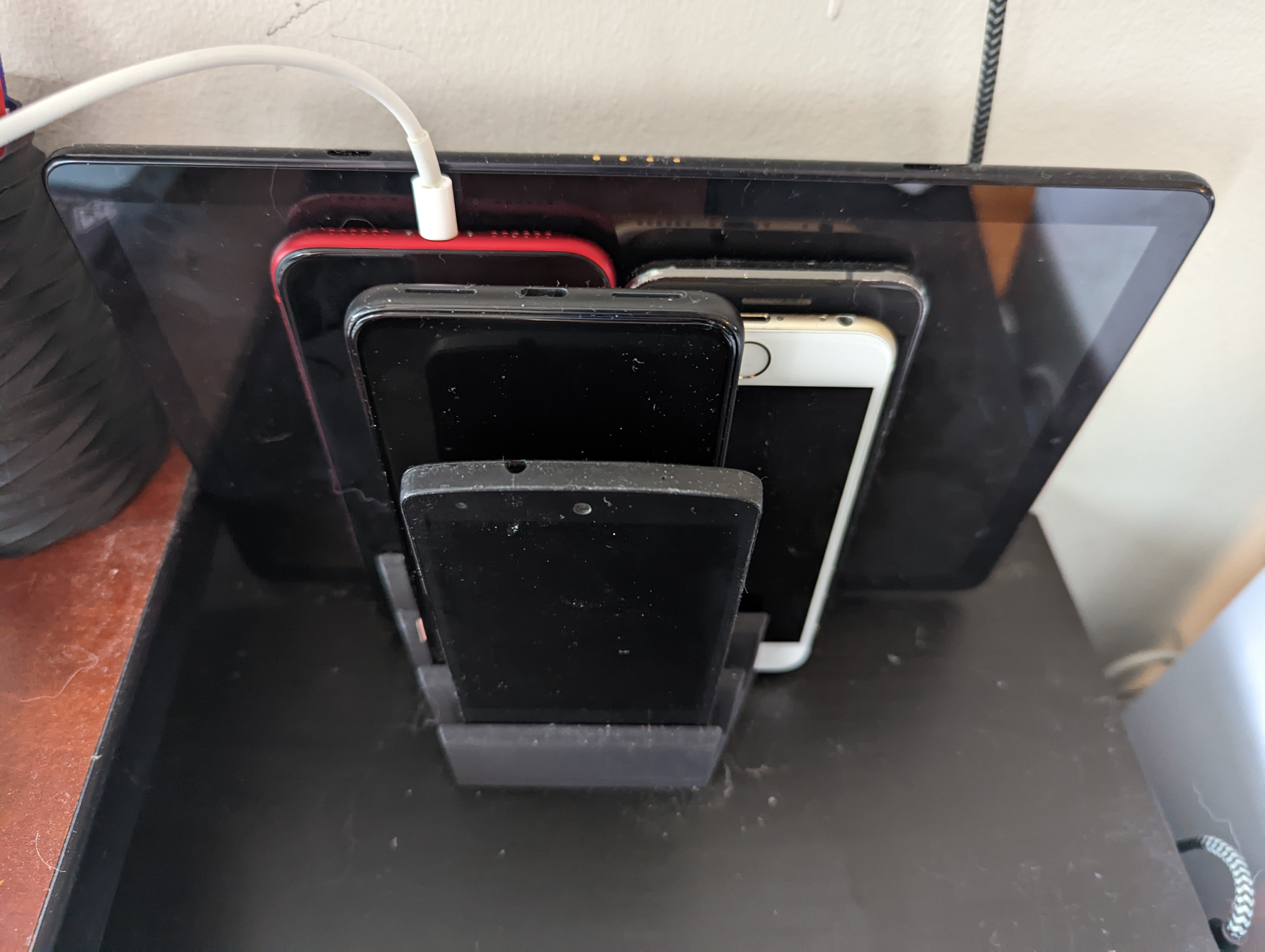 5 Row Device Mobile Device Stand! by oosharkyoo | Download free STL ...