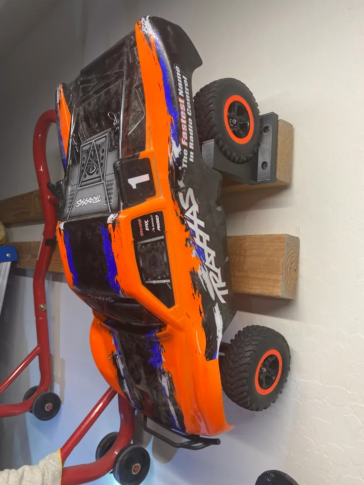 Slash Wall Hanger for Traxxas by SaltyScott | Download free STL model ...