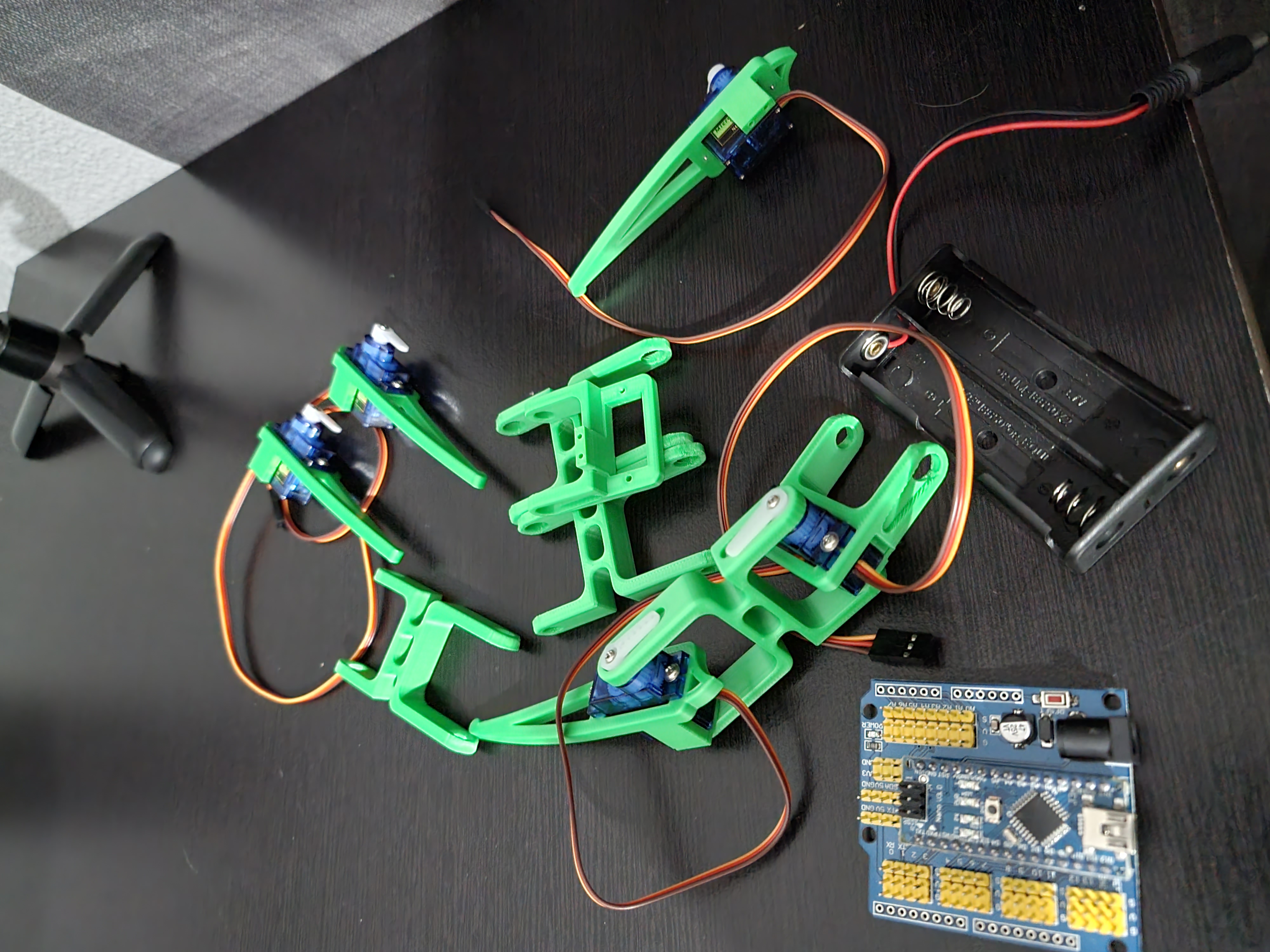Spider robot(quad robot, quadruped)-SG90 by regishsu von Adioliquid ... Spider robot(quad robot, quadruped)-SG90 by regishsu von Adioliquid ...