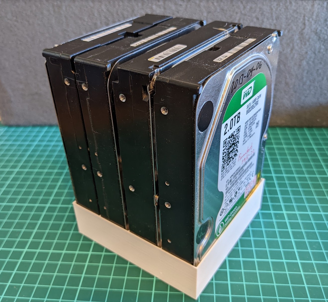 Holder for HDD 3.5 x 4 by Lean 3D | Download free STL model ...