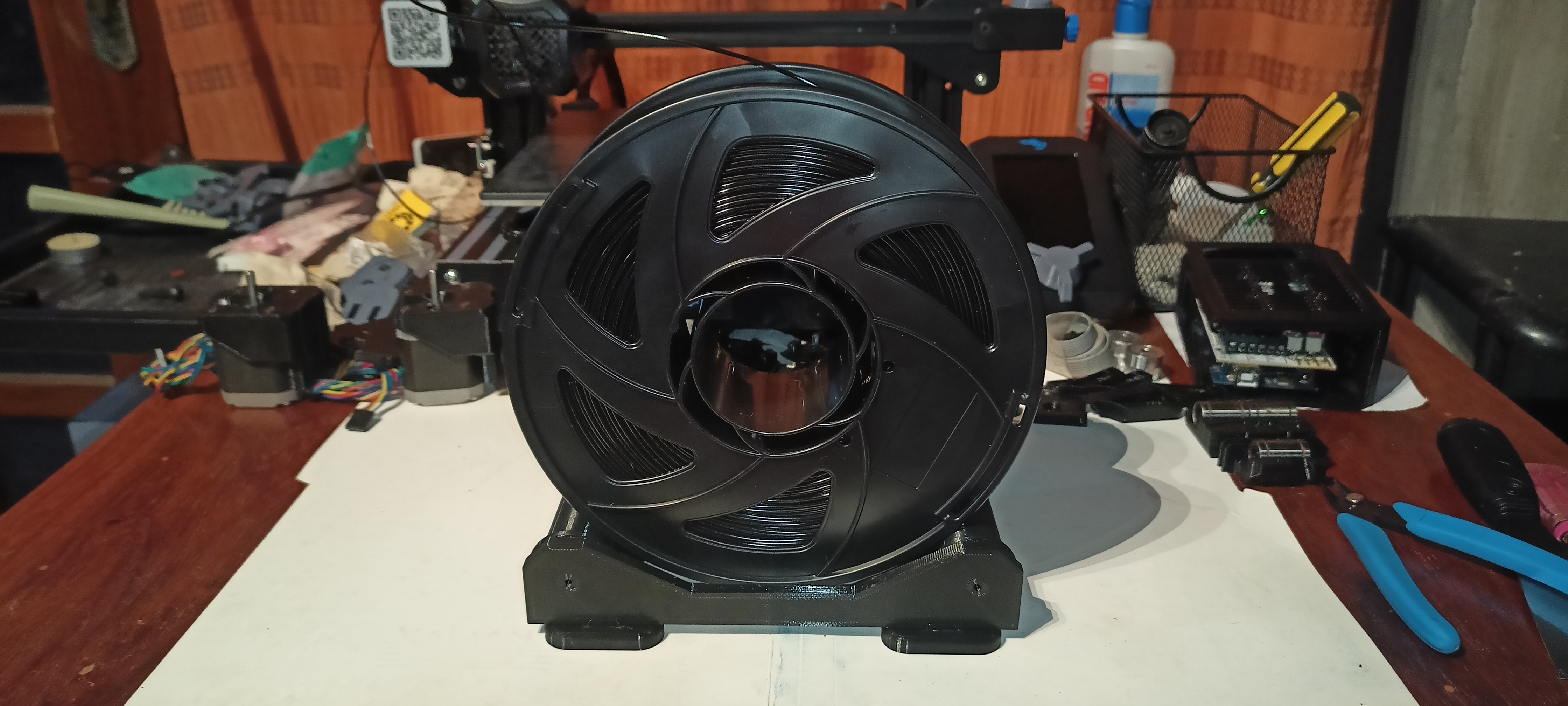 Roller Spool Holder von Nes_t326 | Kostenloses STL-Modell herunterladen ...
