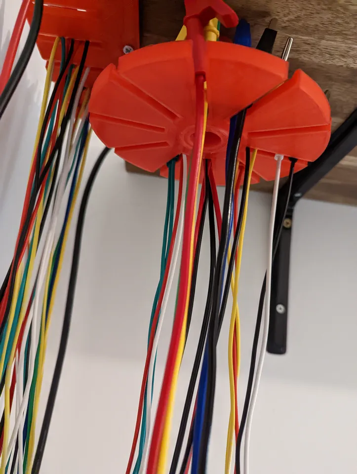 Round test lead/cable holder by Mephisto | Download free STL model ...