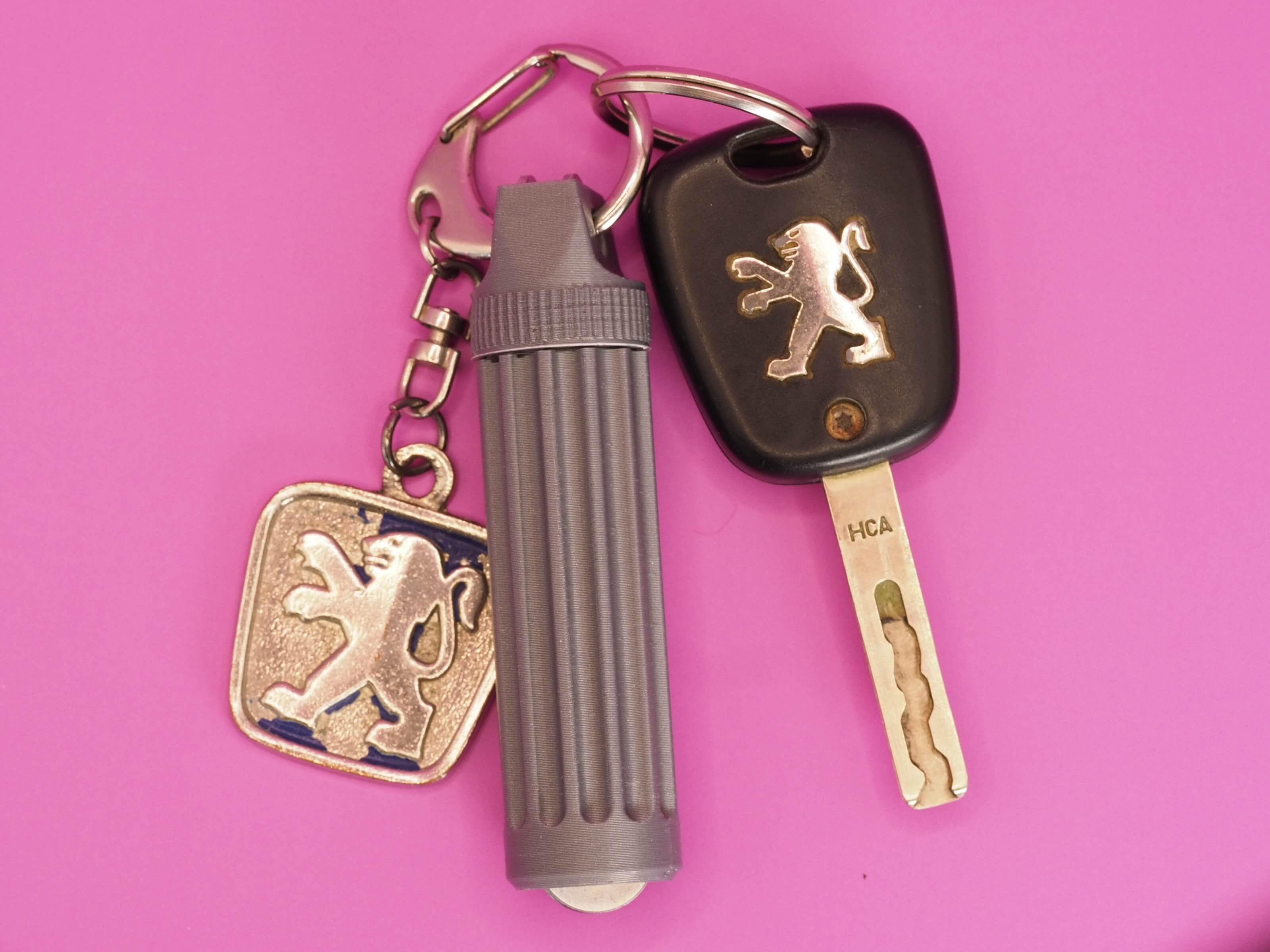 Strong Keychain Driver Kit (16-in-1 Multitool) by Highrise Workshop ...