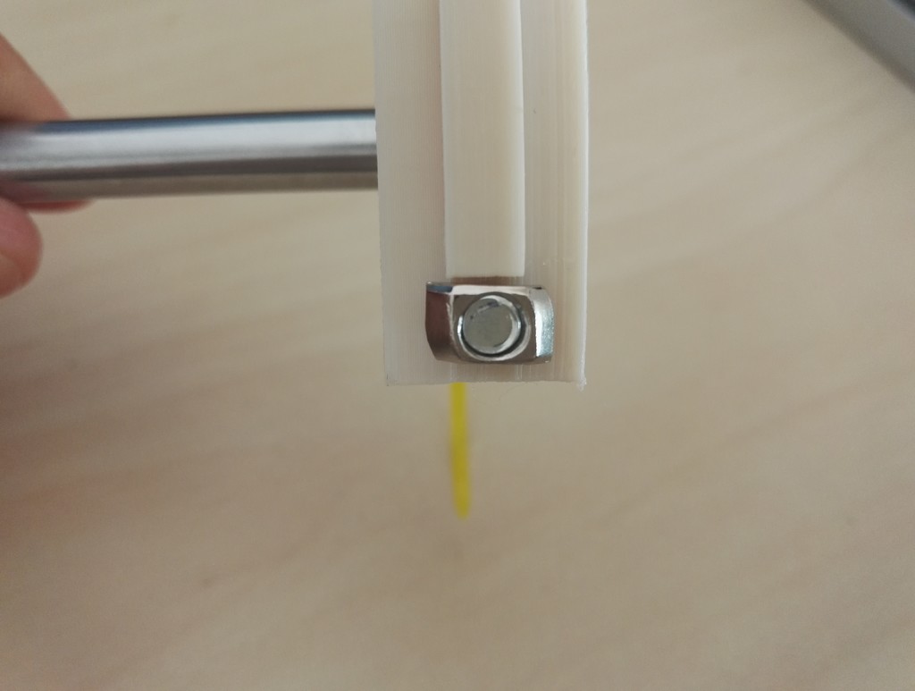 Customizable y rod holder for aluminium extrusion based frames by ...