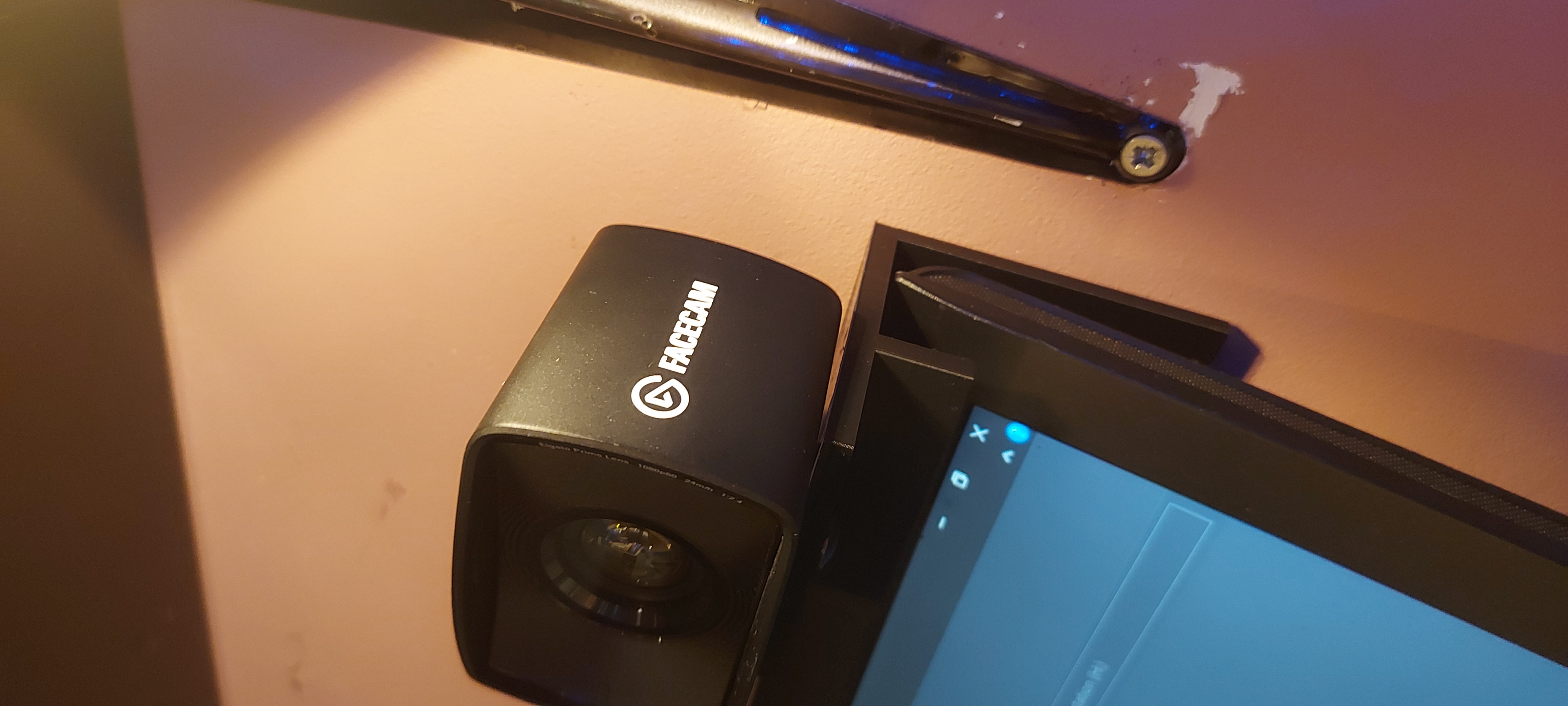 Facecamera monitor mount by Larissa van Dijk | Download free STL model ...