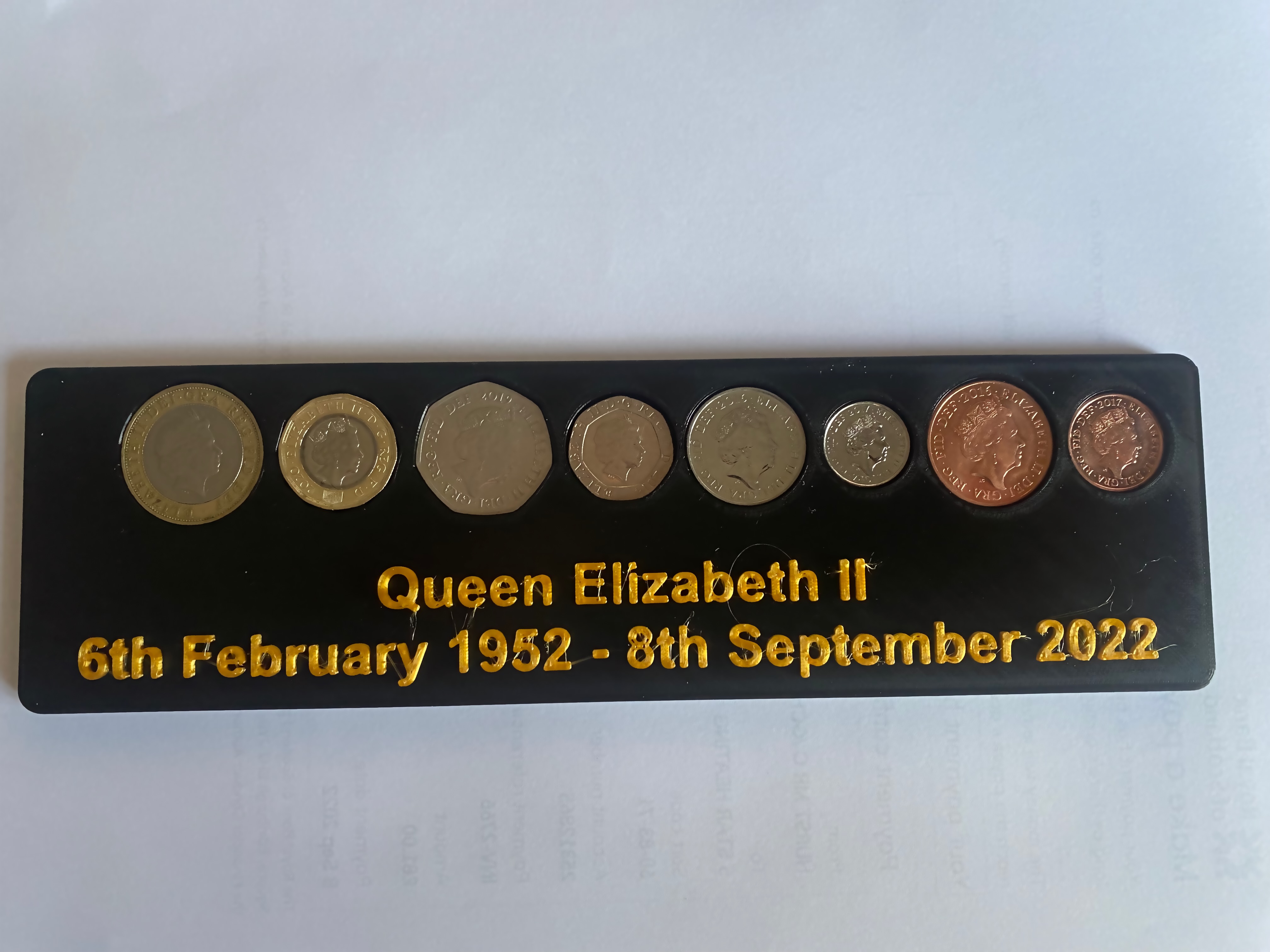 Queen Elizabeth II coin display by FangDoc | Download free STL model ...