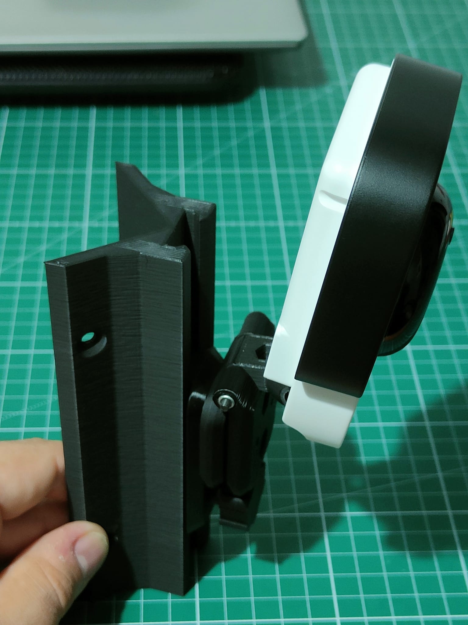 Enclosure Cam Adjustable for 2 views by mc2_project3d | Download free ...