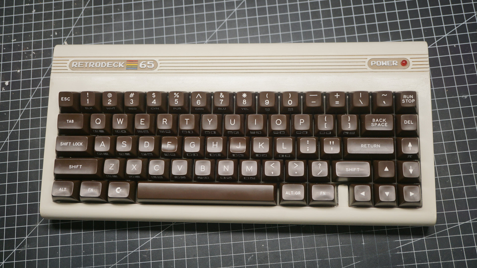 Retrodeck 65 - C64 inspired keyboard by Matt3o | Download free STL ...