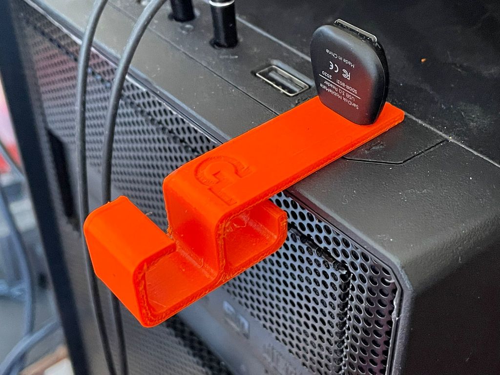 USB PC and Laptop hanger by GeertL | Download free STL model ...