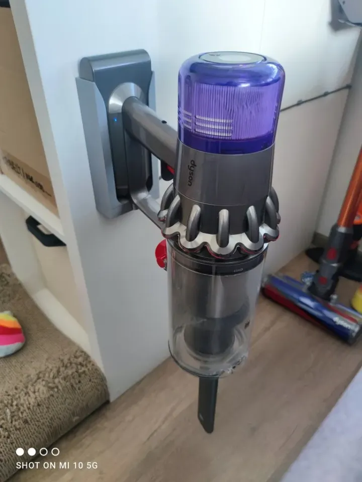 dyson wall dock