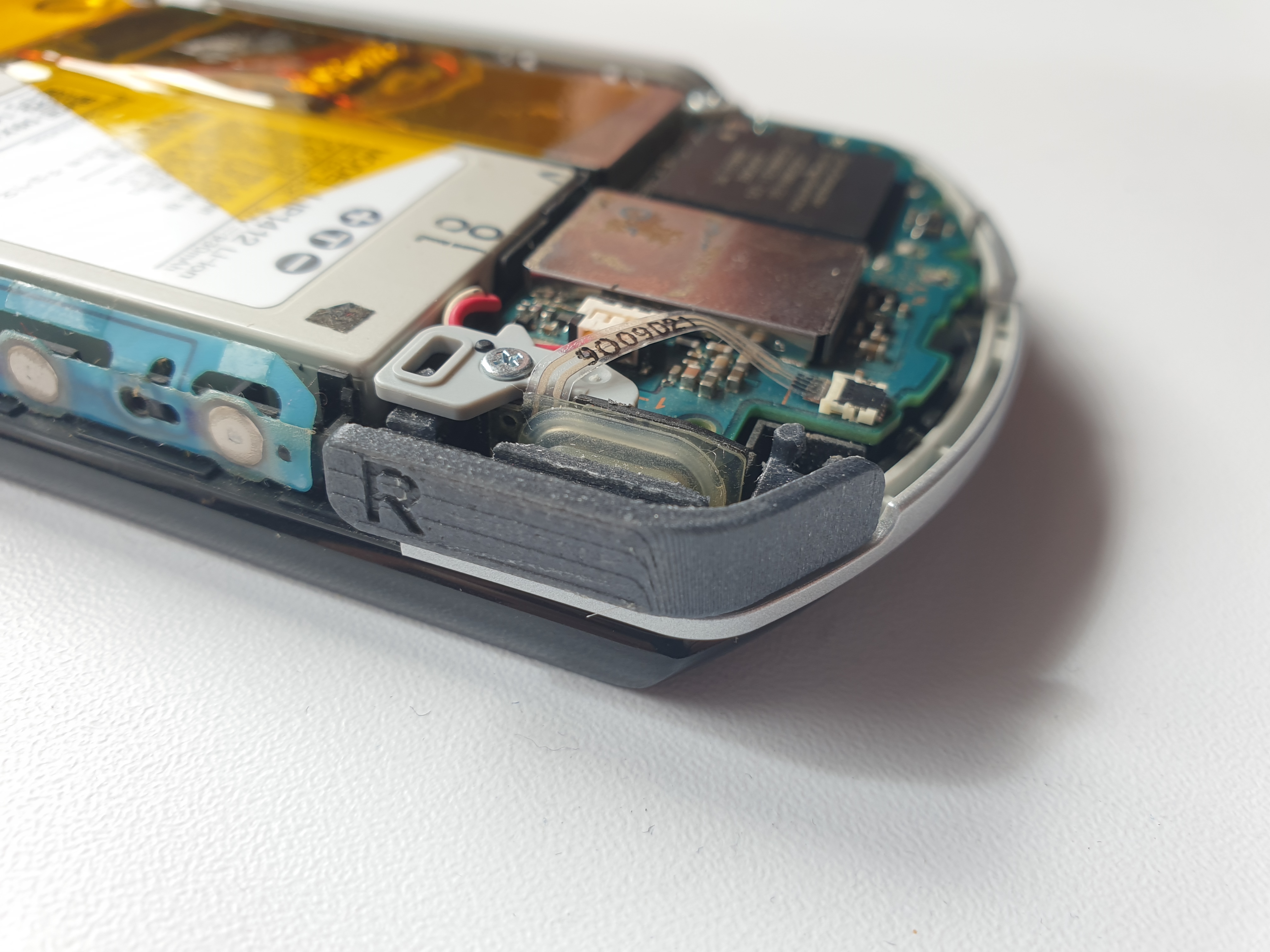 PSP GO (PSP-N1000) Shoulder Buttons L & R by Icarus3D | Download free ...