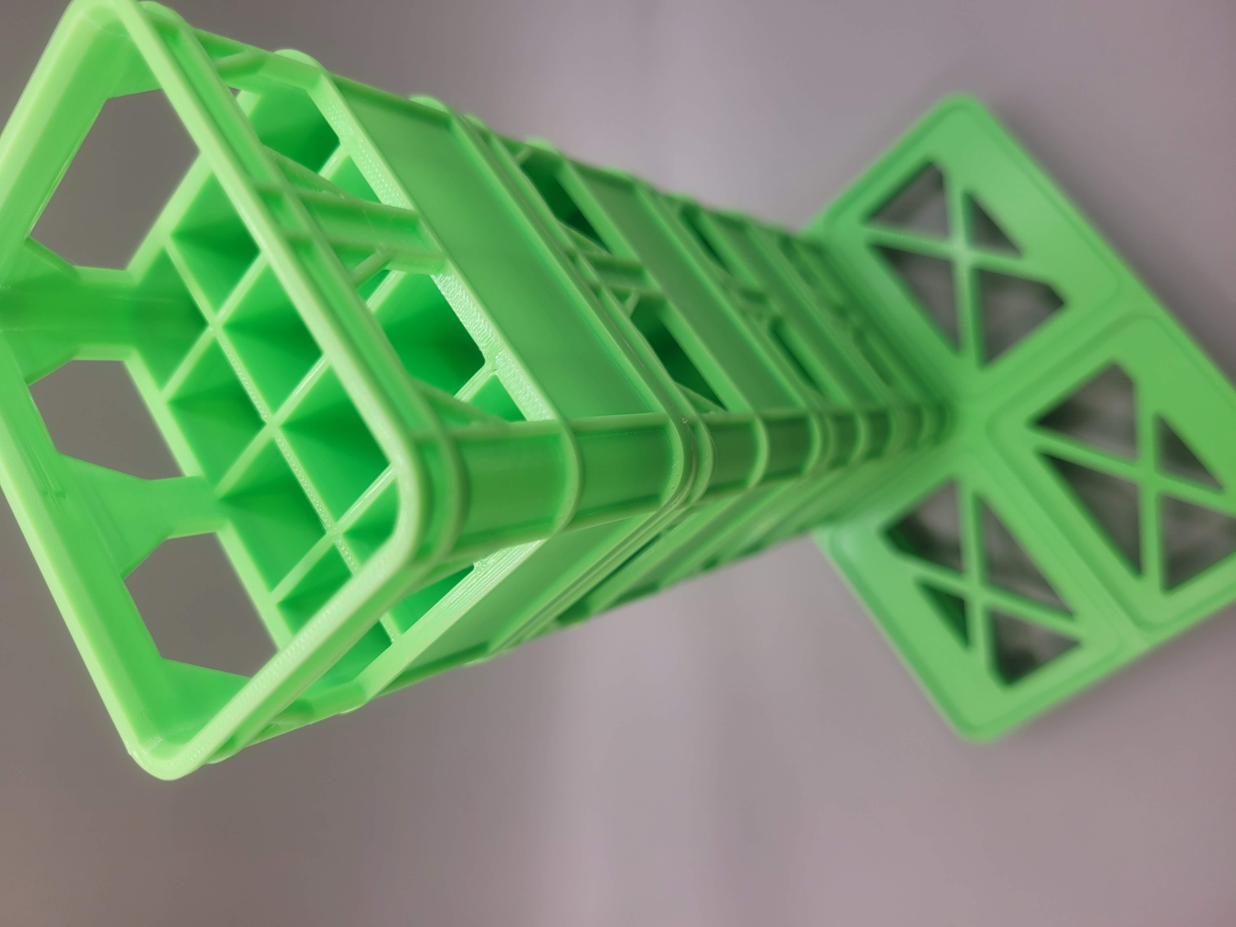 Form-fitting stackable batterie-crates with europallet for storing ...