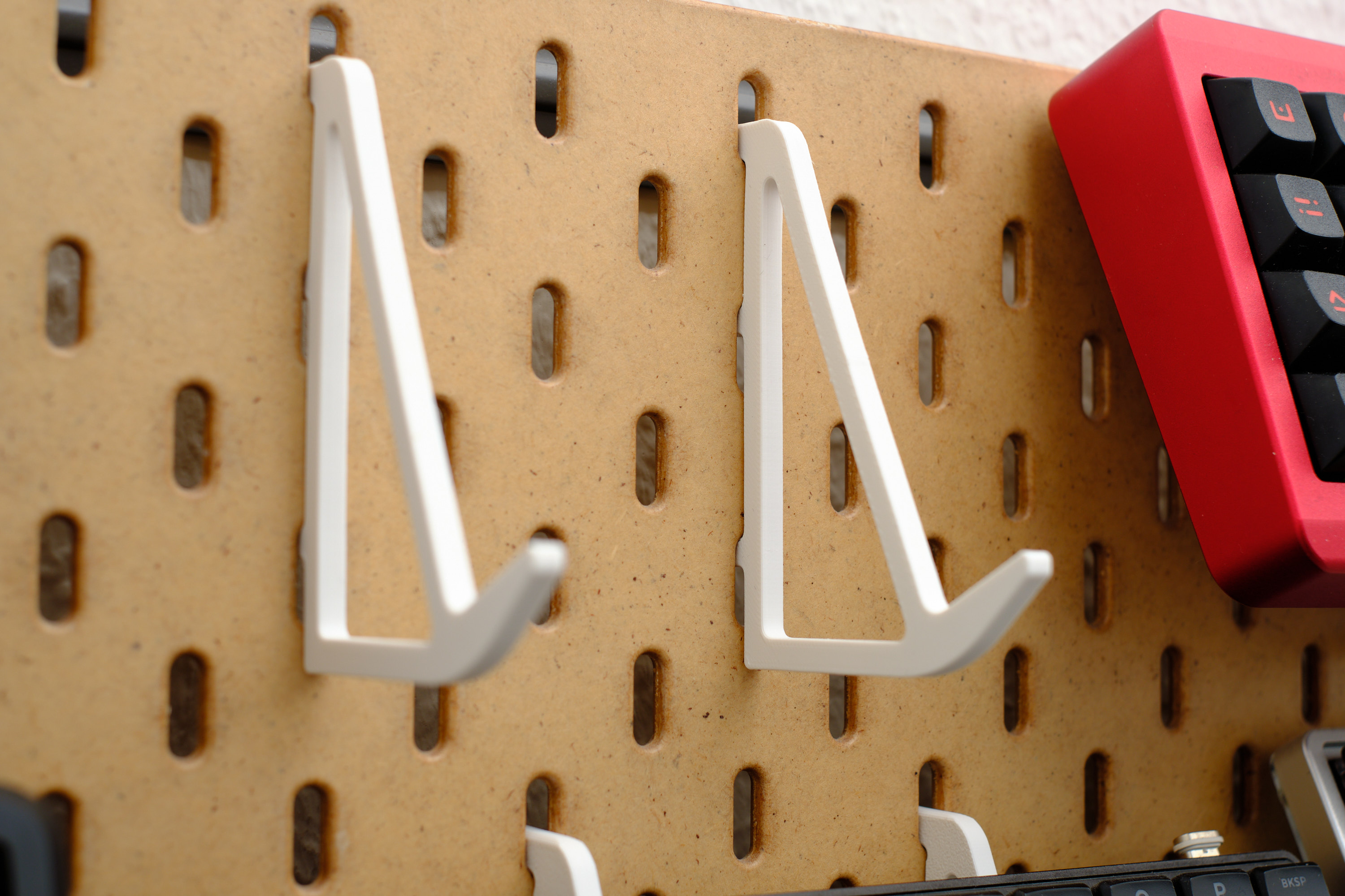 Skadis Pegboard keyboard holder v1.5 by Technofrikus | Download free ...