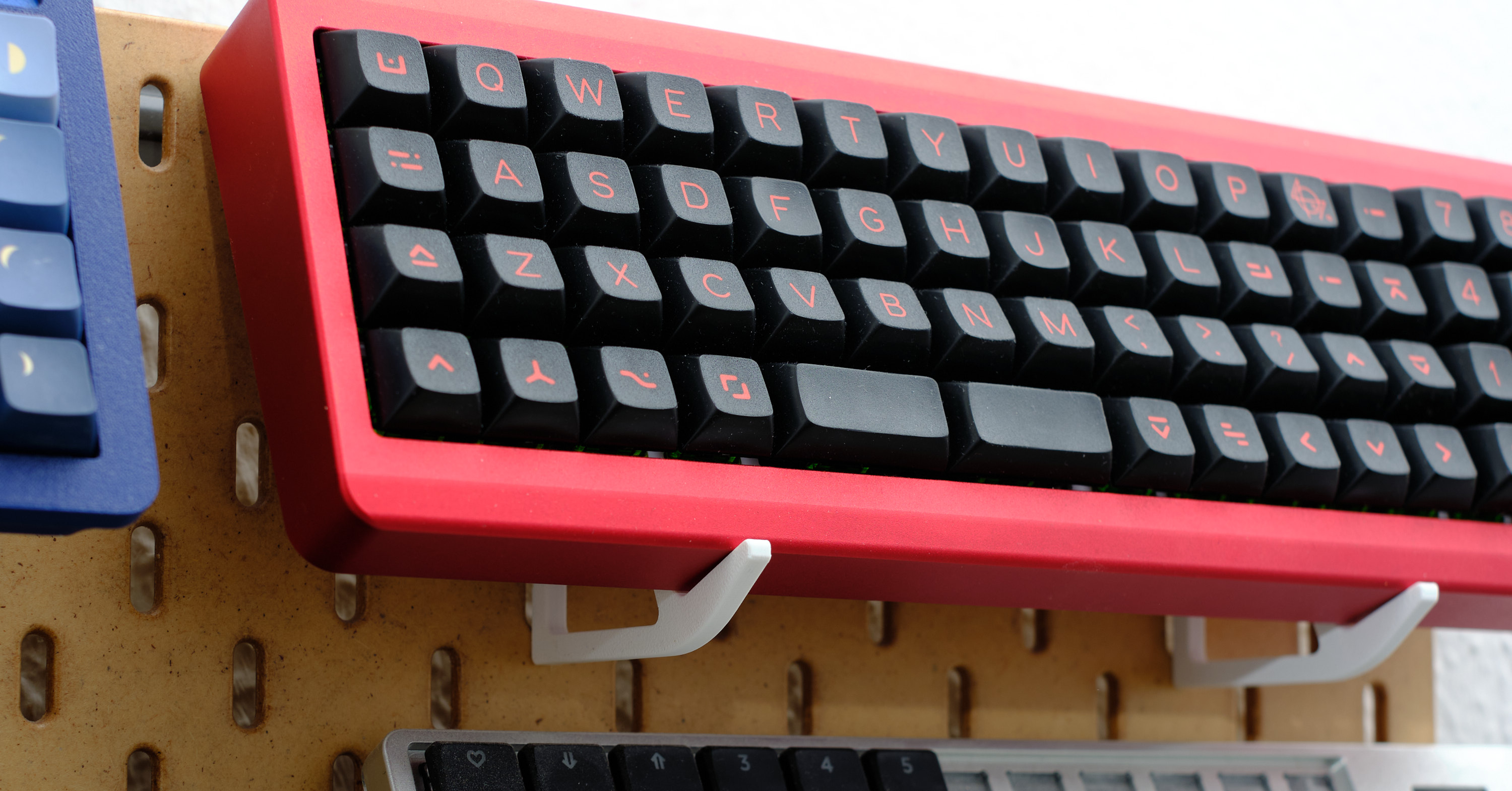 Skadis Pegboard keyboard holder v1.5 by Technofrikus | Download free ...